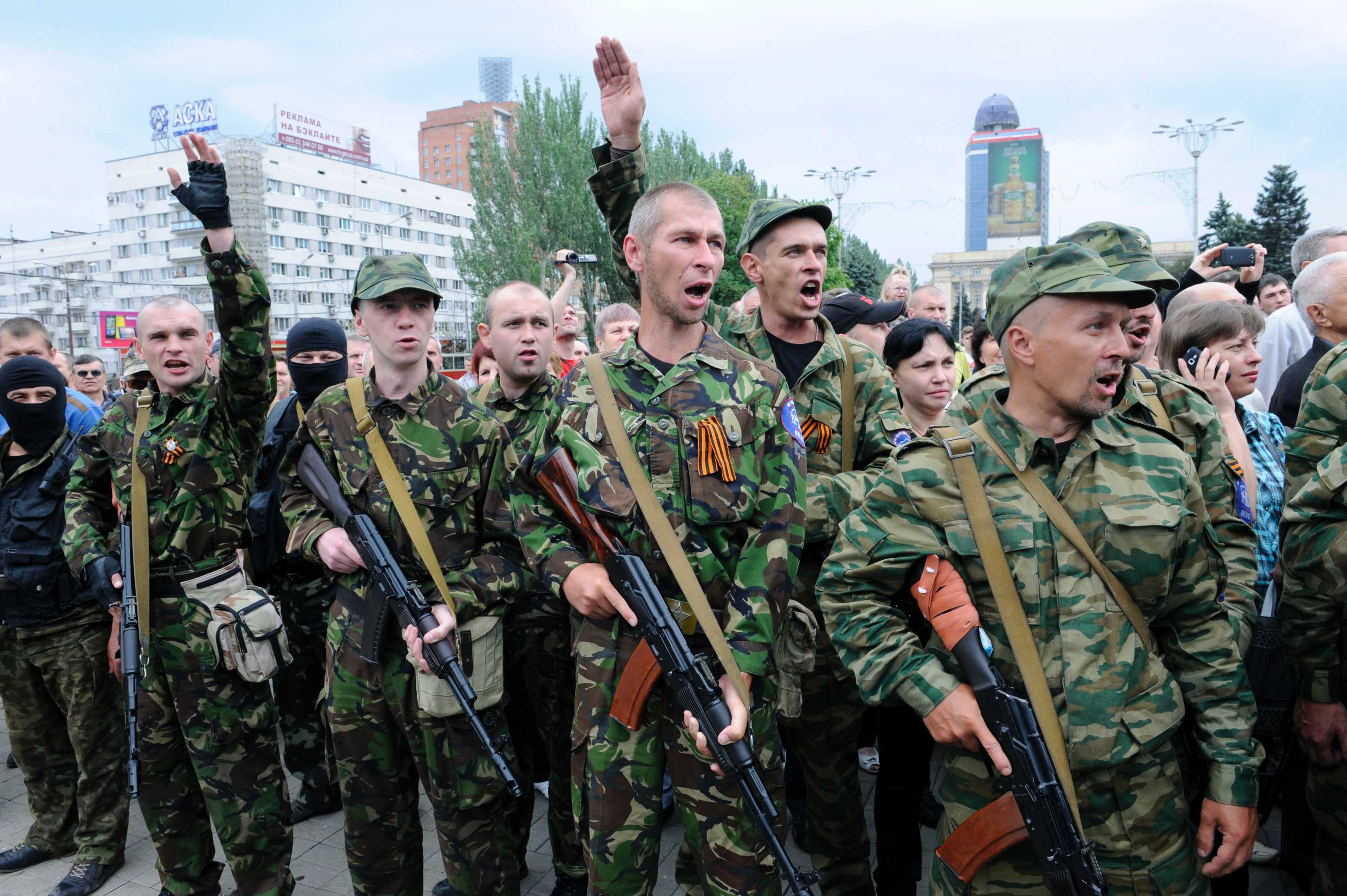 Ukraine crisis: Pro-Russian separatists in Ukraine attack military ...