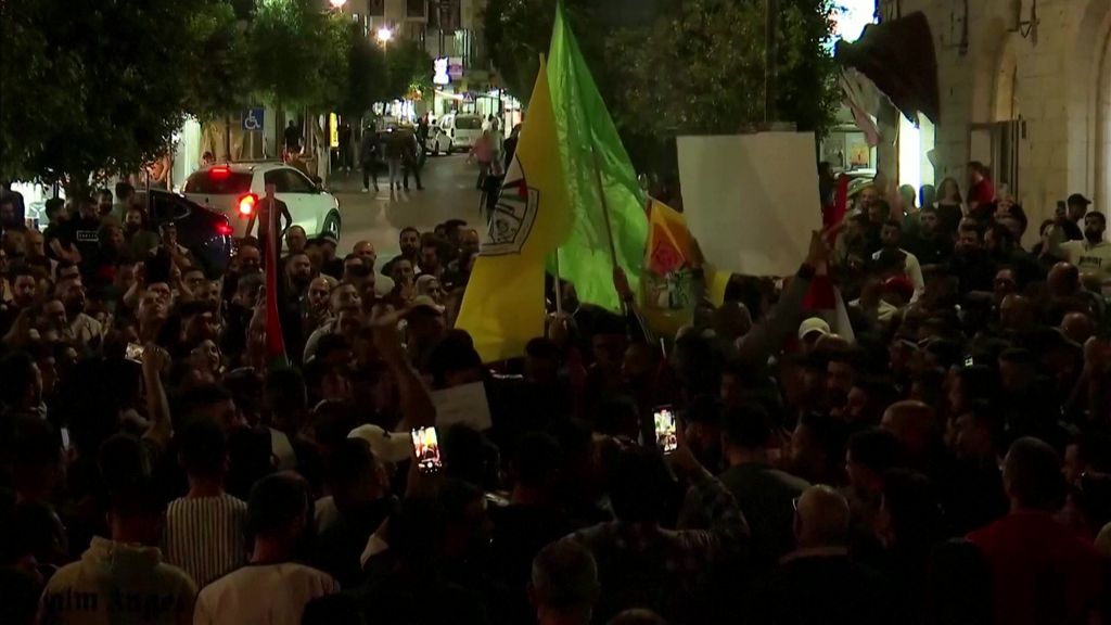 Palestinians protest and pray on streets of West Bank's Ramallah city ...