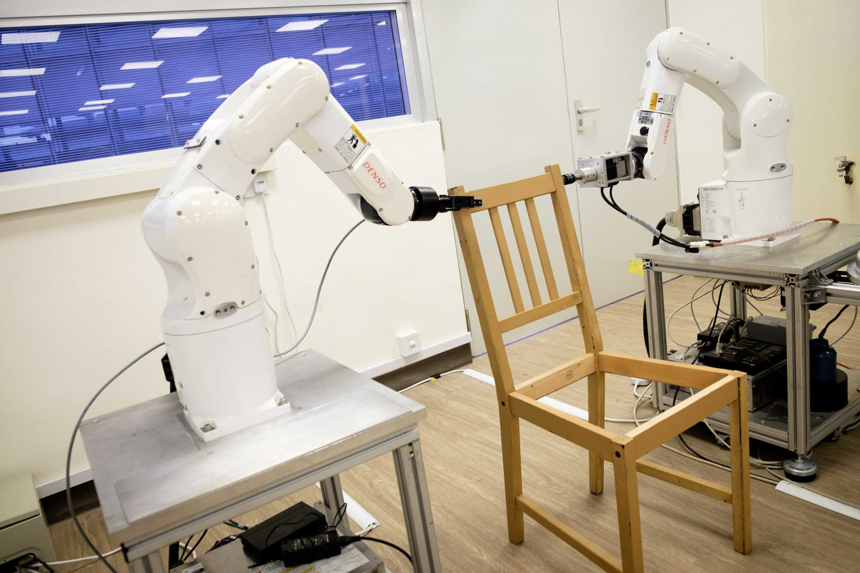 Semi-autonomous robot assembles IKEA chair frame in 20 minutes - ABC News