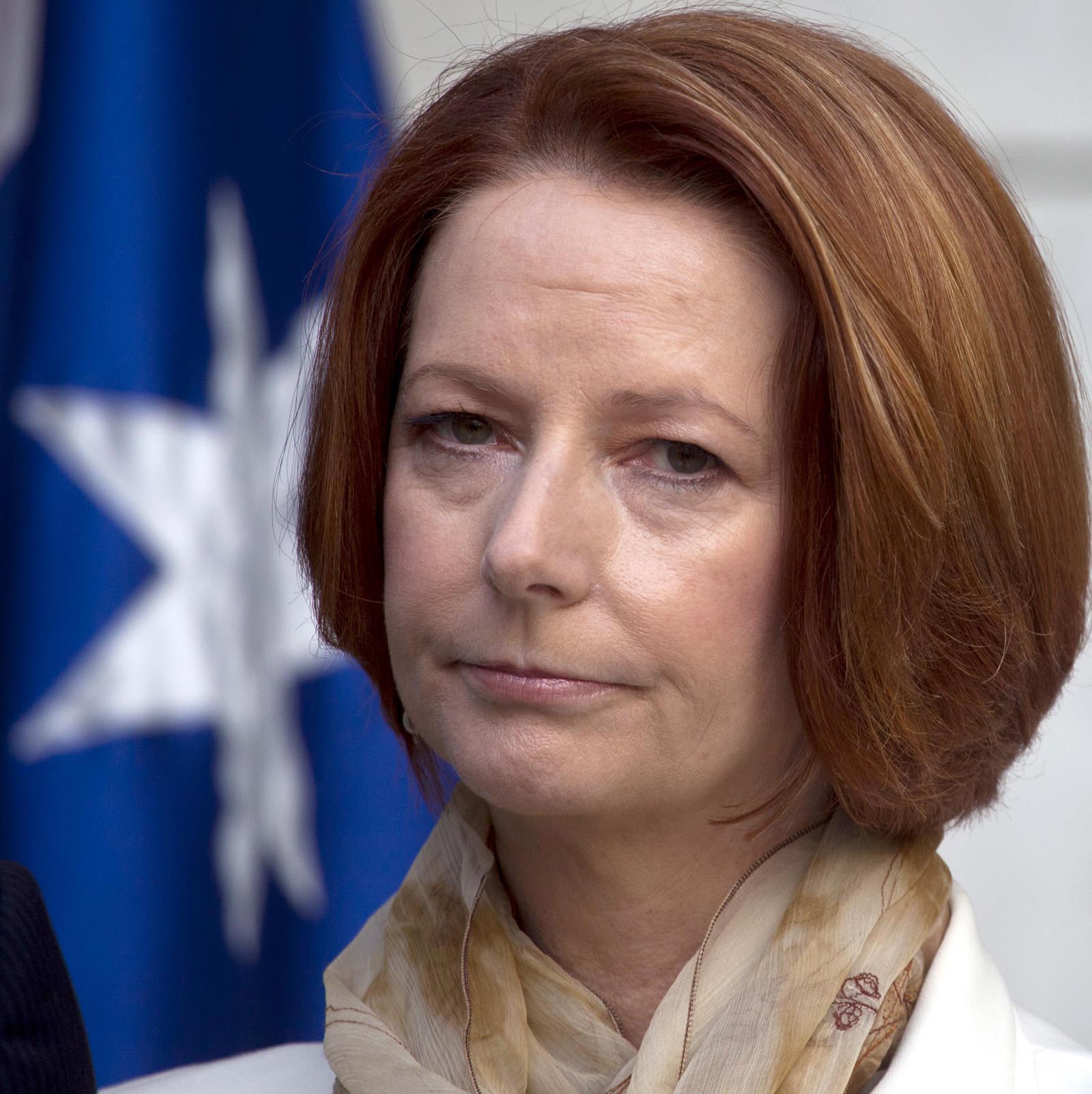 Gillard's support dives to new low - ABC News