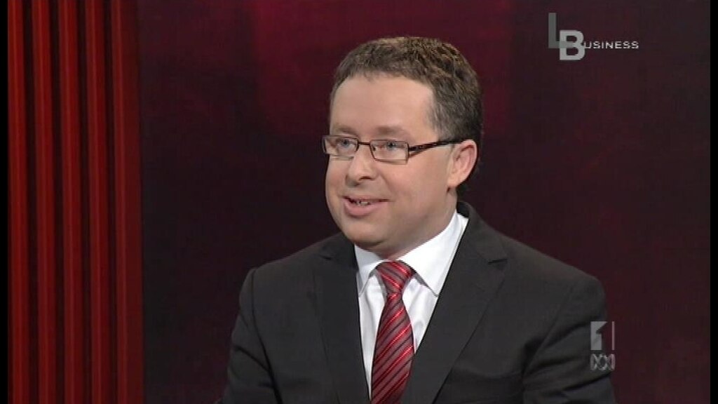Qantas boss standing firm in face of protest vote - ABC listen