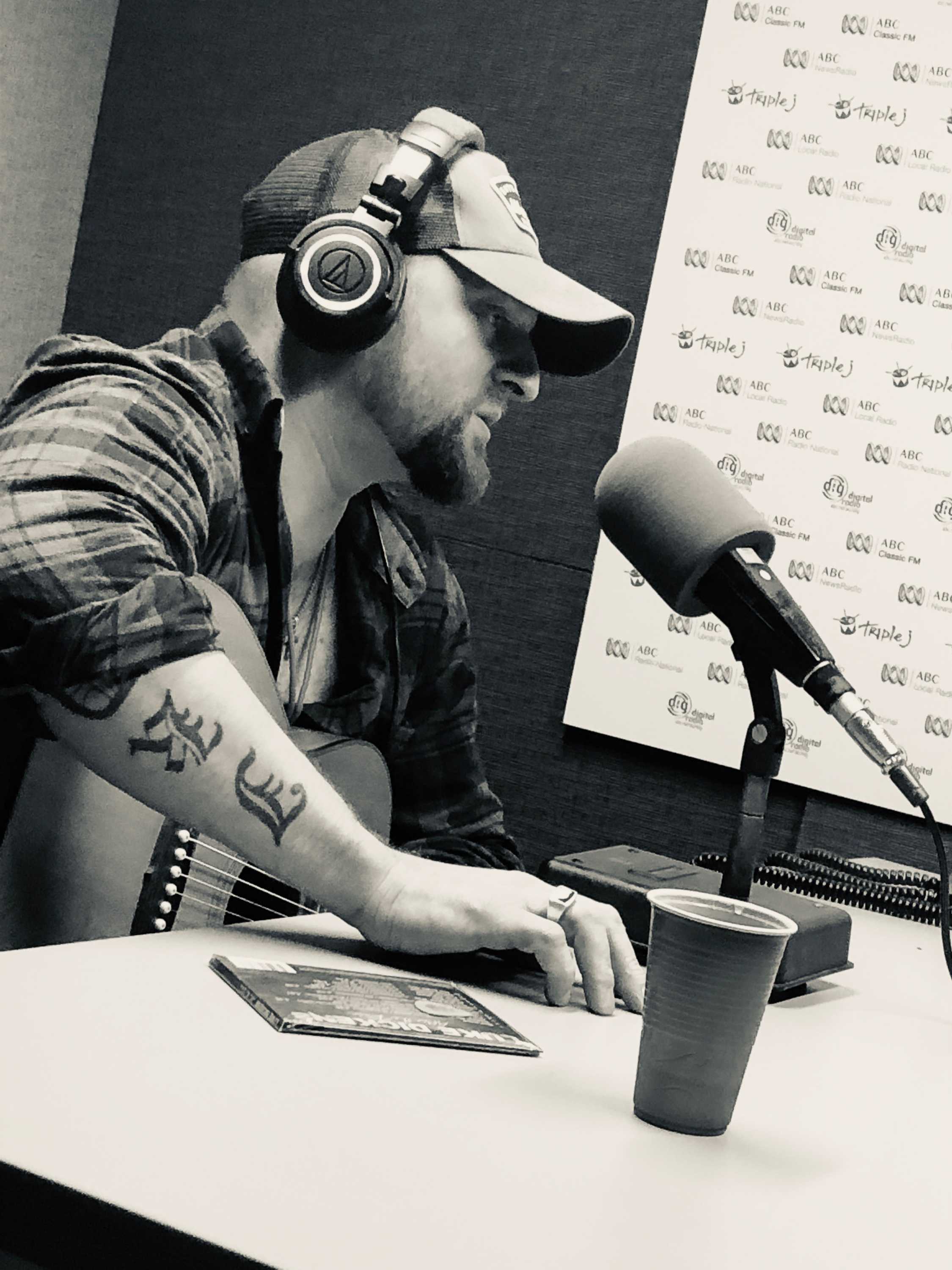 Saturday Night Country ventures into comedy, and features Luke Dickens' new album - ABC listen