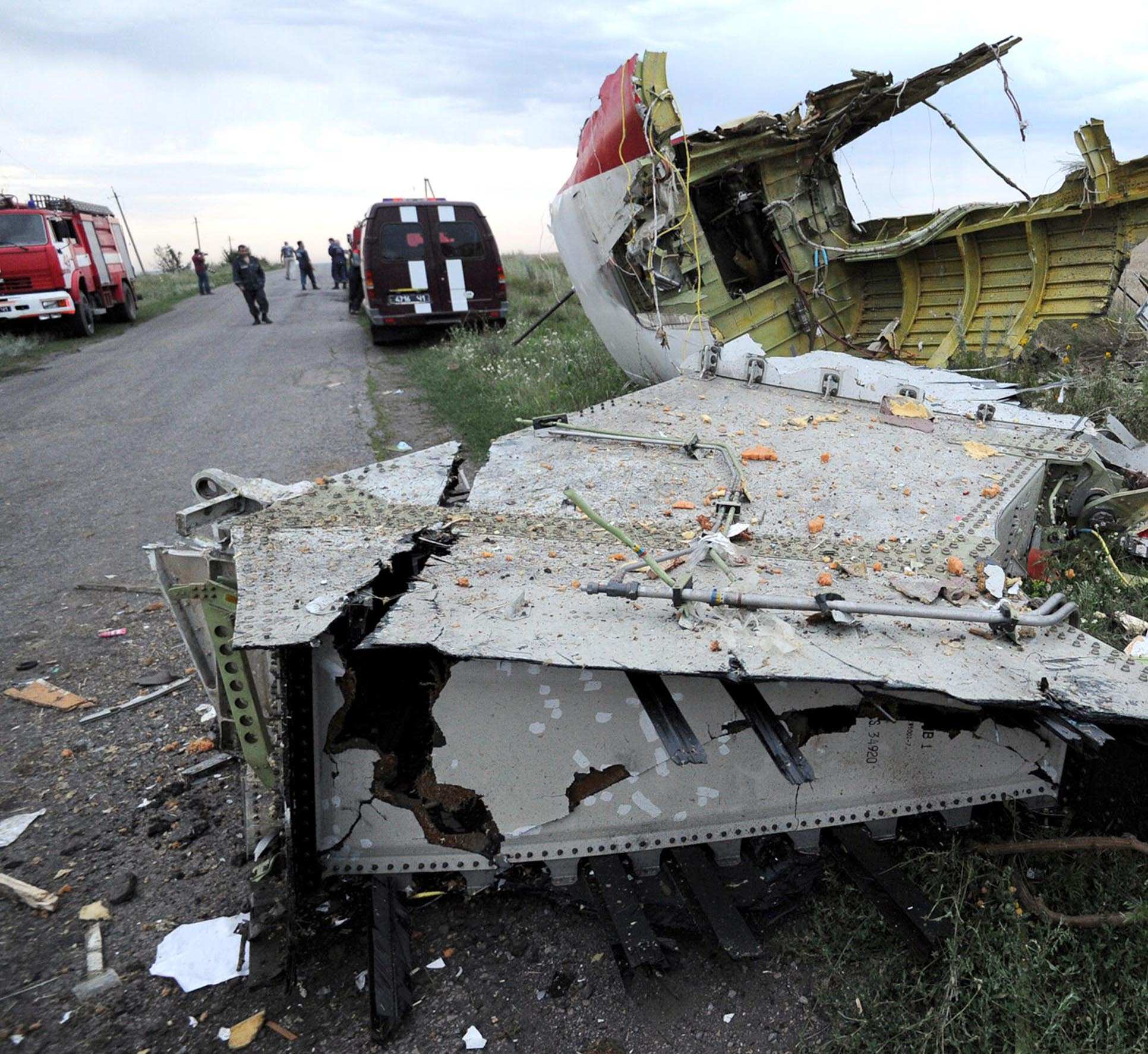 Malaysia Airlines flight MH17 crashes in Ukraine - ABC News