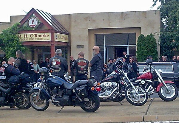 Murdered bikie 'unarmed', court told - ABC News