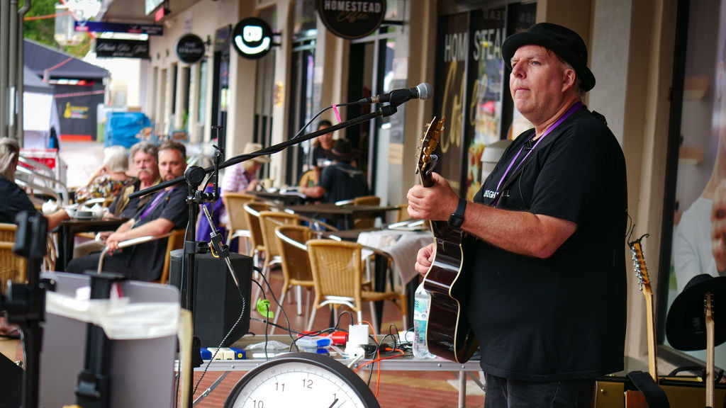 Musician to attempt longest busking session world record at Tamworth ...