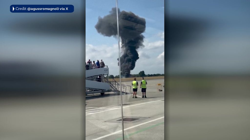 Small plane crash at London Southend Airport - ABC News
