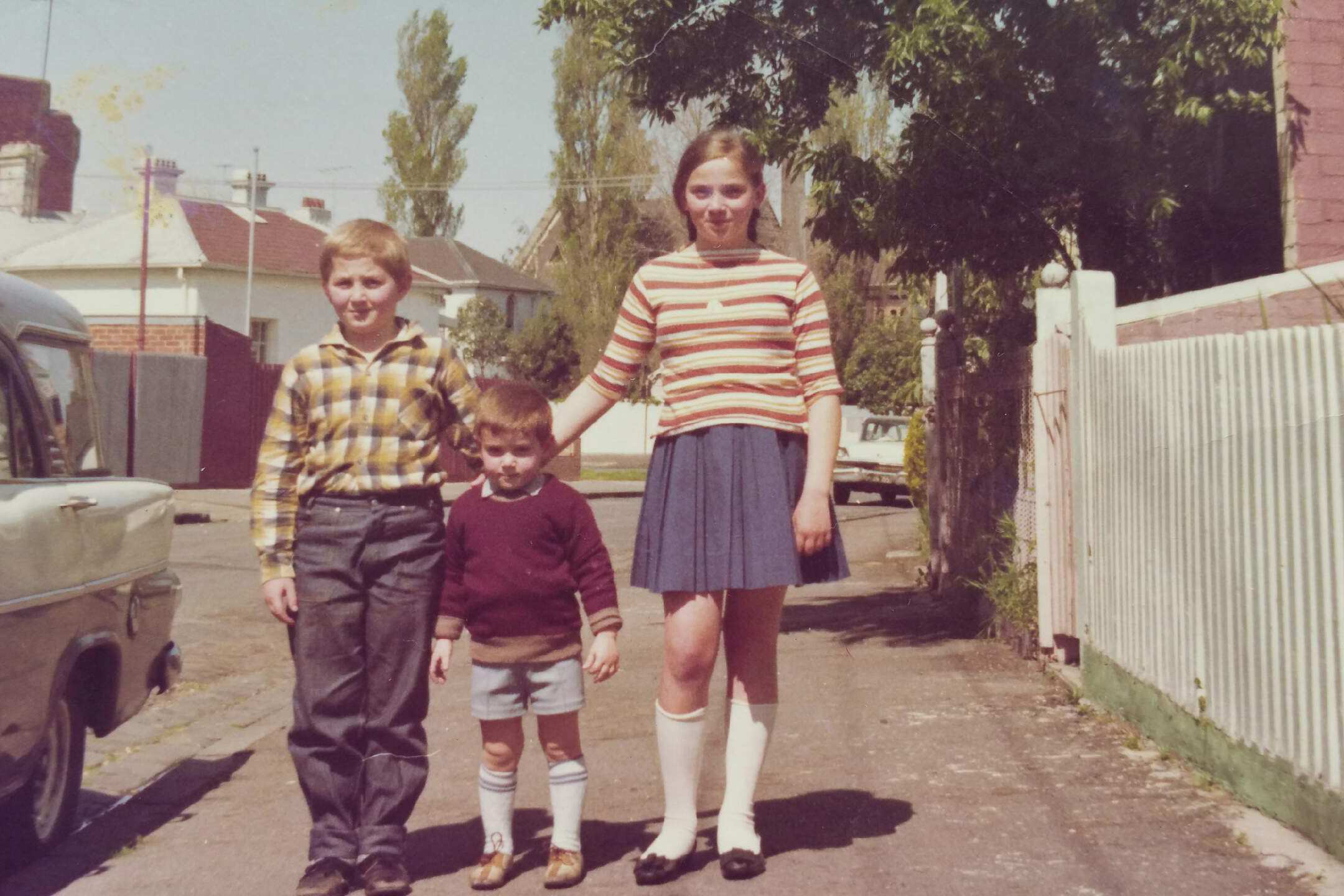 Siblings recreate dim sim photo in tribute to South Melbourne Market ...
