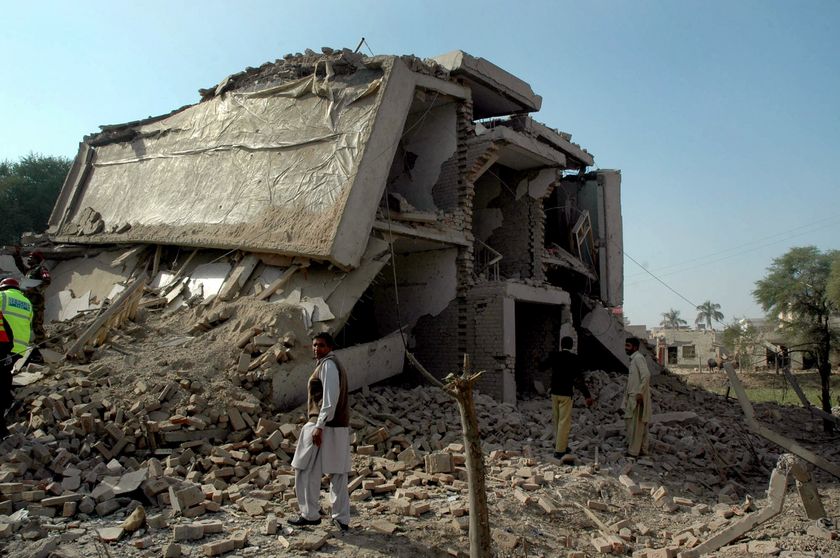Pakistan bomb blast kills 12 - ABC News