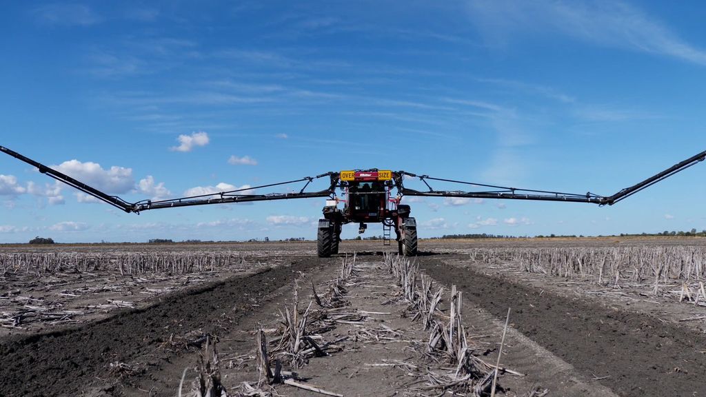 Roundup Row: The row over the world's most popular weed-killer - ABC News