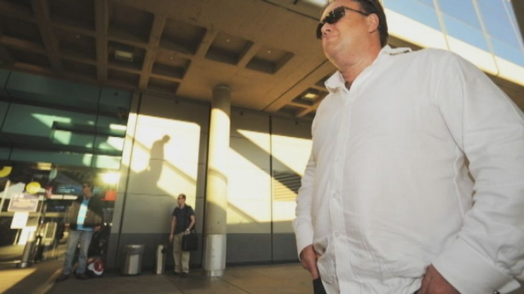 Home of ex-detective Mick Featherstone raided over alleged links to ...