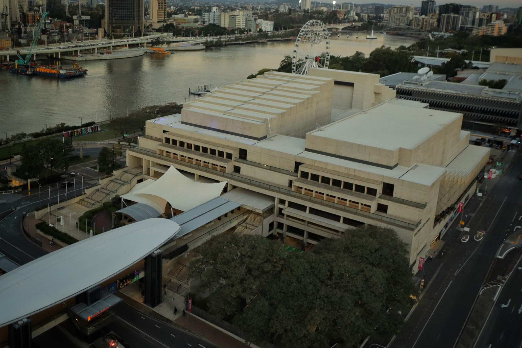 QPAC forced to cancel tickets amid new COVID caps - ABC listen
