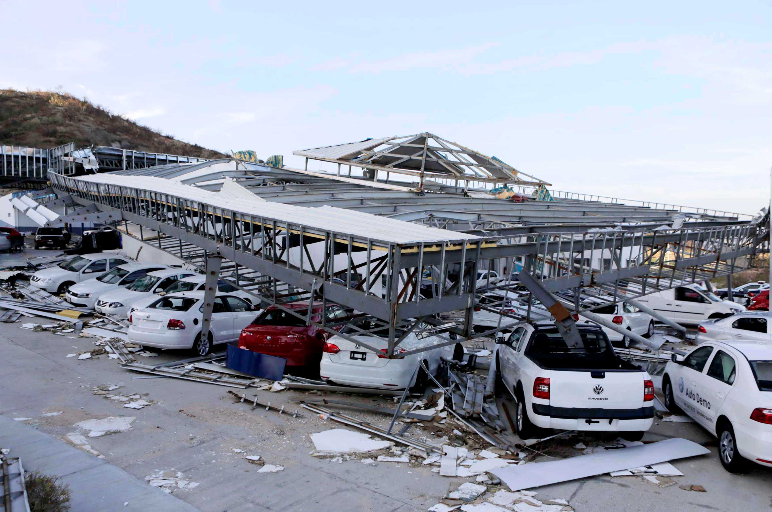 Hurricane Odile: Residents of hurricane-battered Los Cabos in Mexico ...