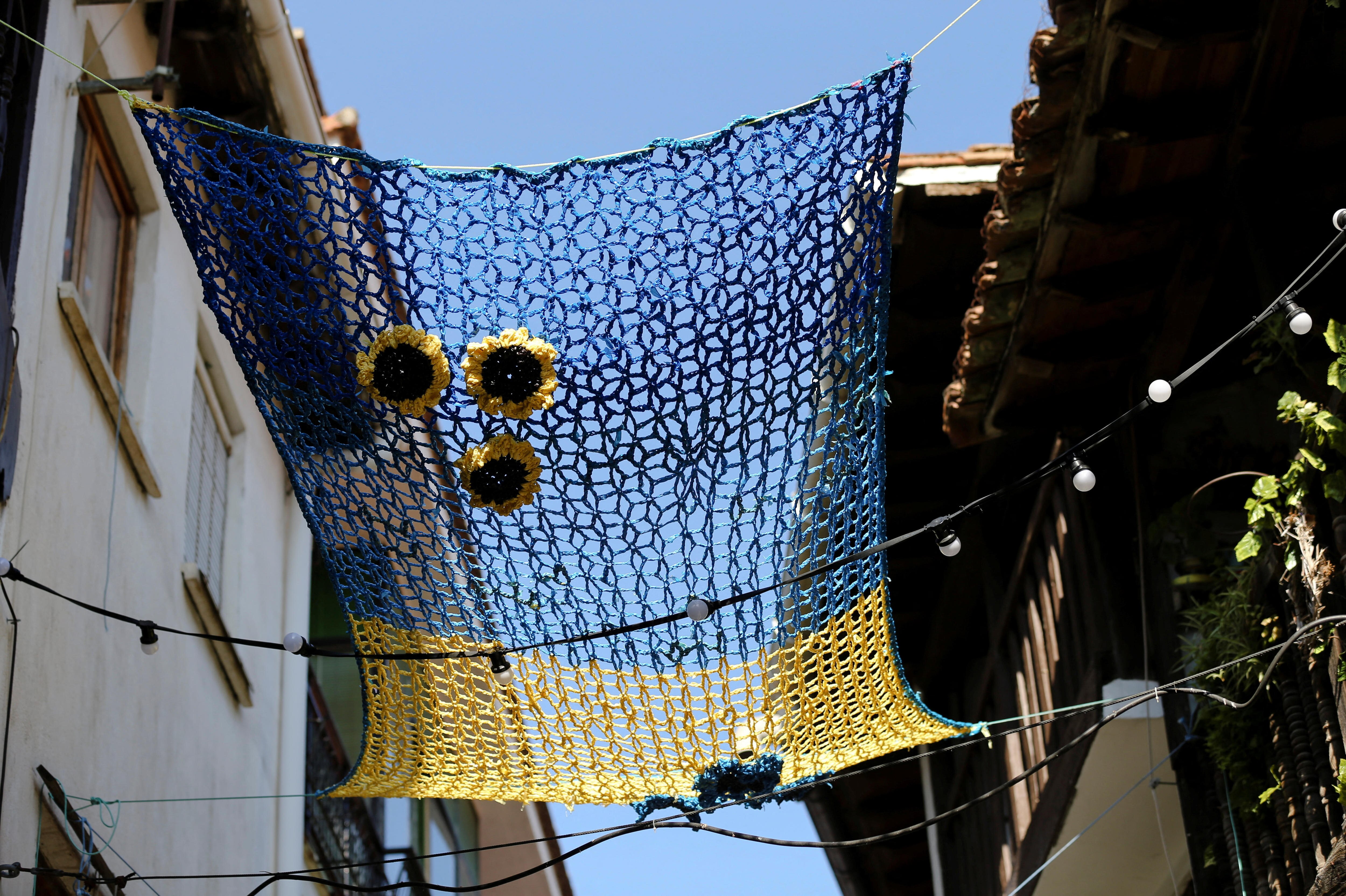 Weavers recycle shopping bags to shield Spanish village from sun - ABC News