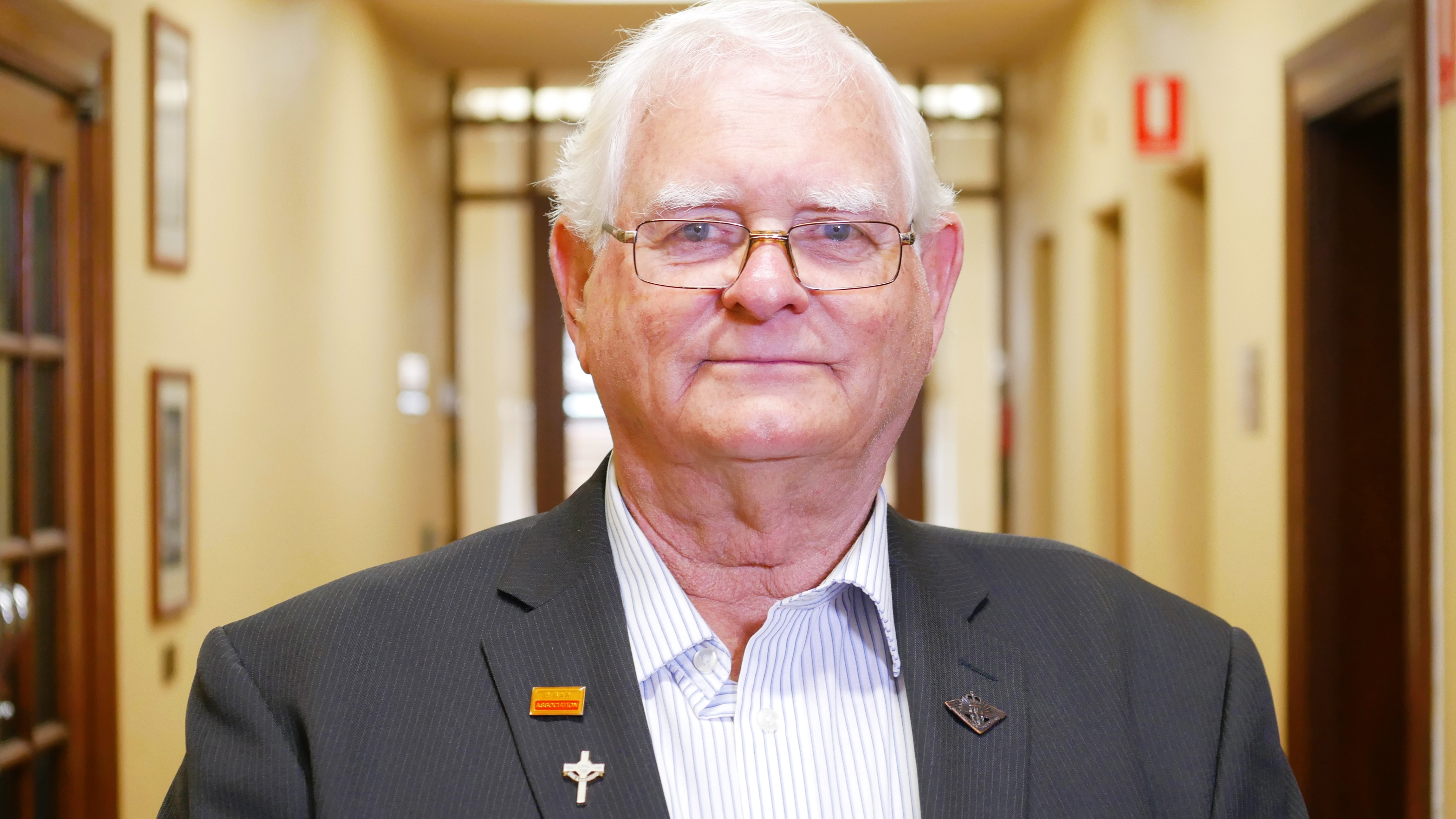 Vietnam veteran receives war medals after decades of being homeless in ...