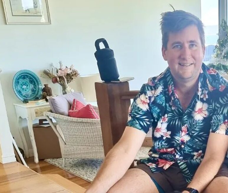 Man jailed for stealing $450,000 from Australia Post via family's ...