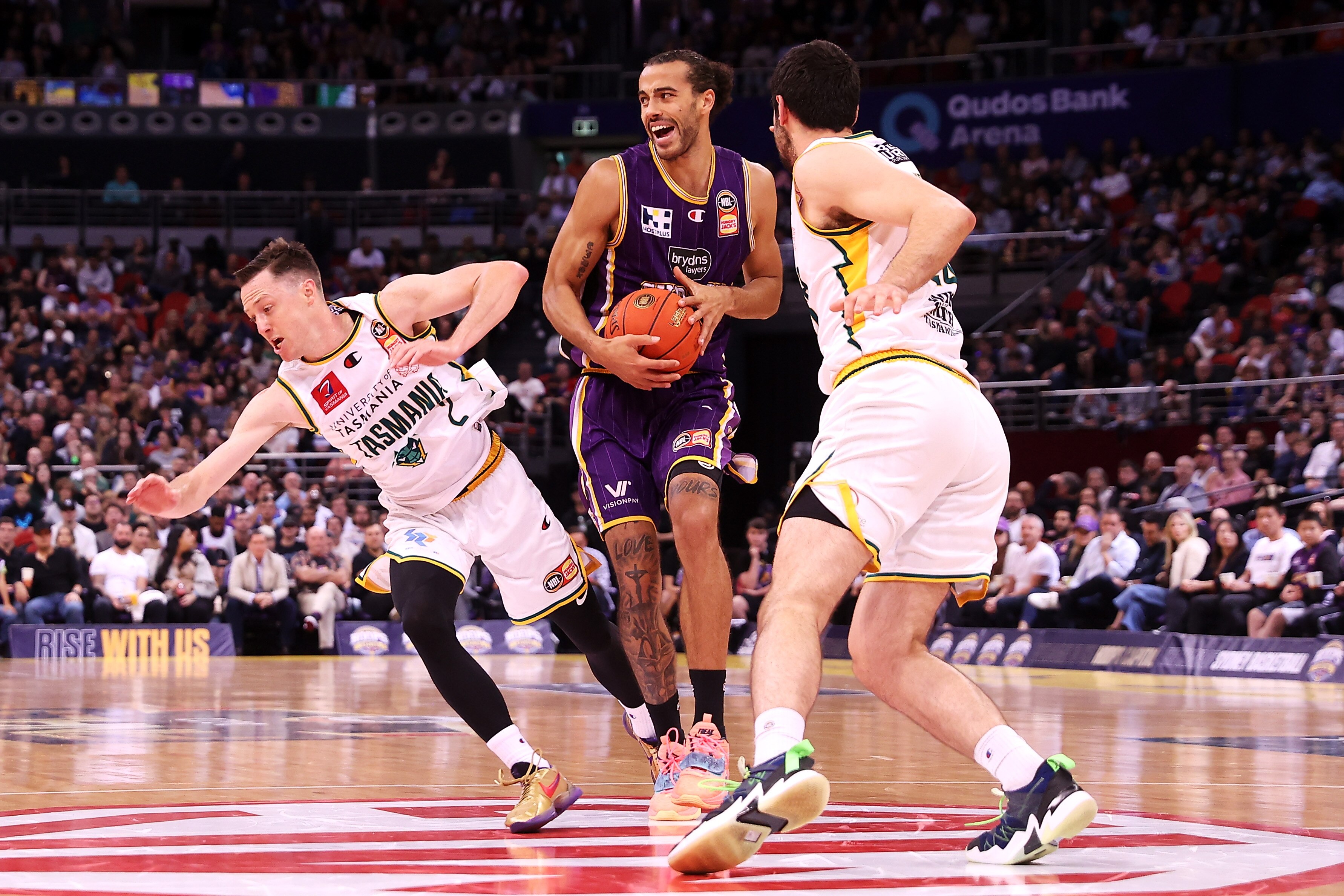 Sydney Kings open NBL grand final series with big win over JackJumpers ...
