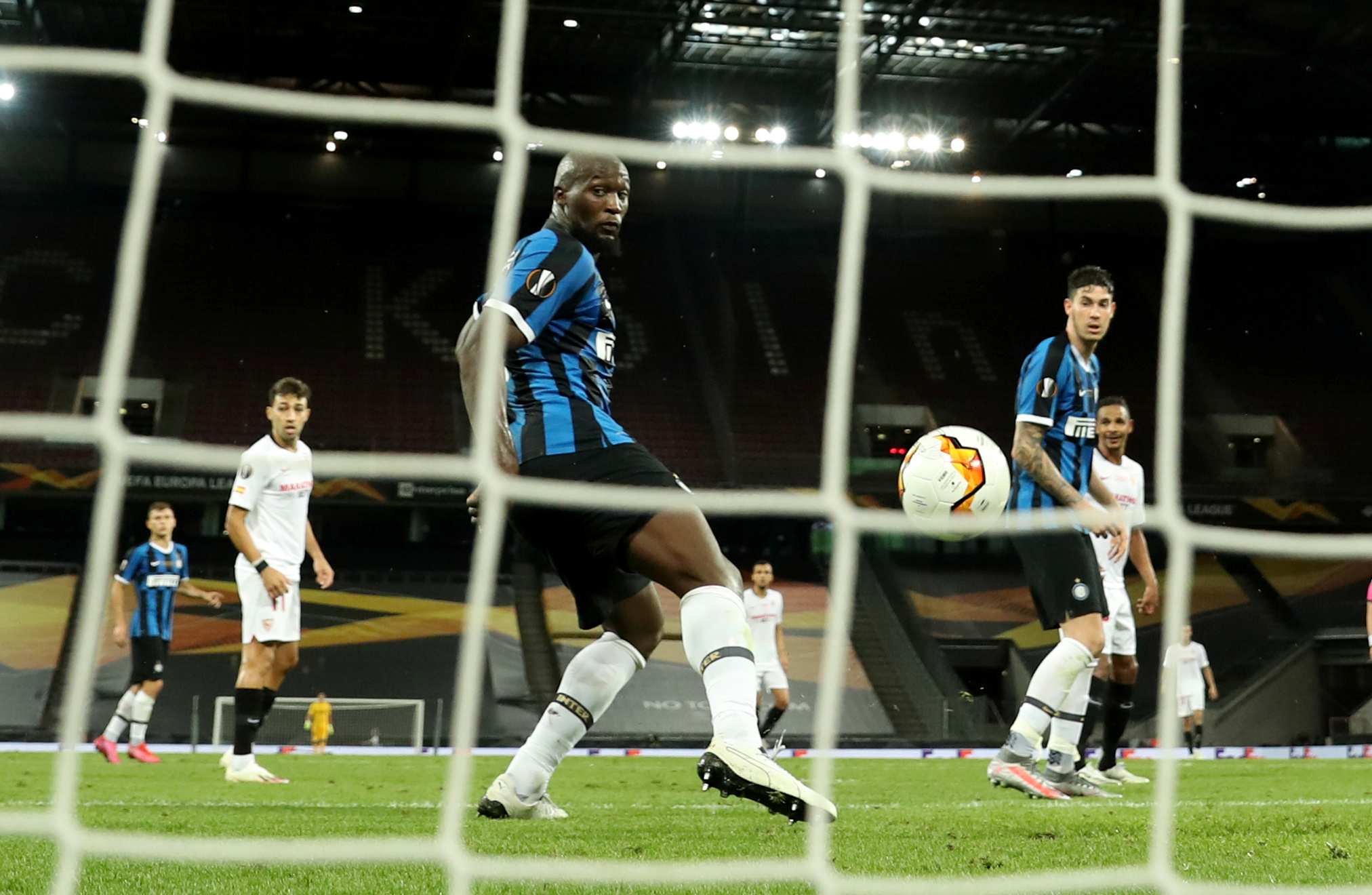 Sevilla beats Inter 3-2 to win Europa League as Romelu Lukaku own goal ...