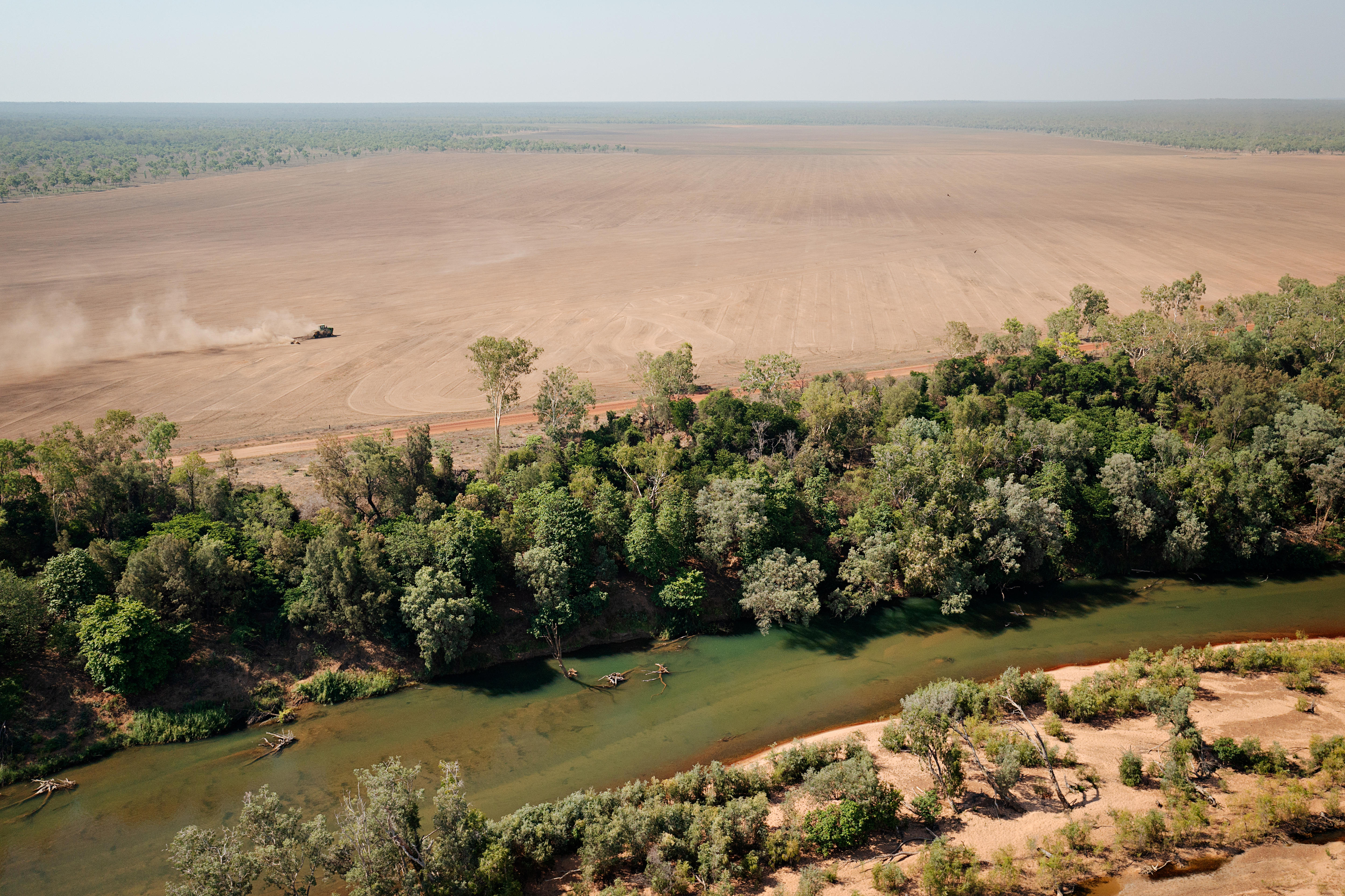 Aboriginal land council levels criticism at NT government over unregulated land clearing - ABC News