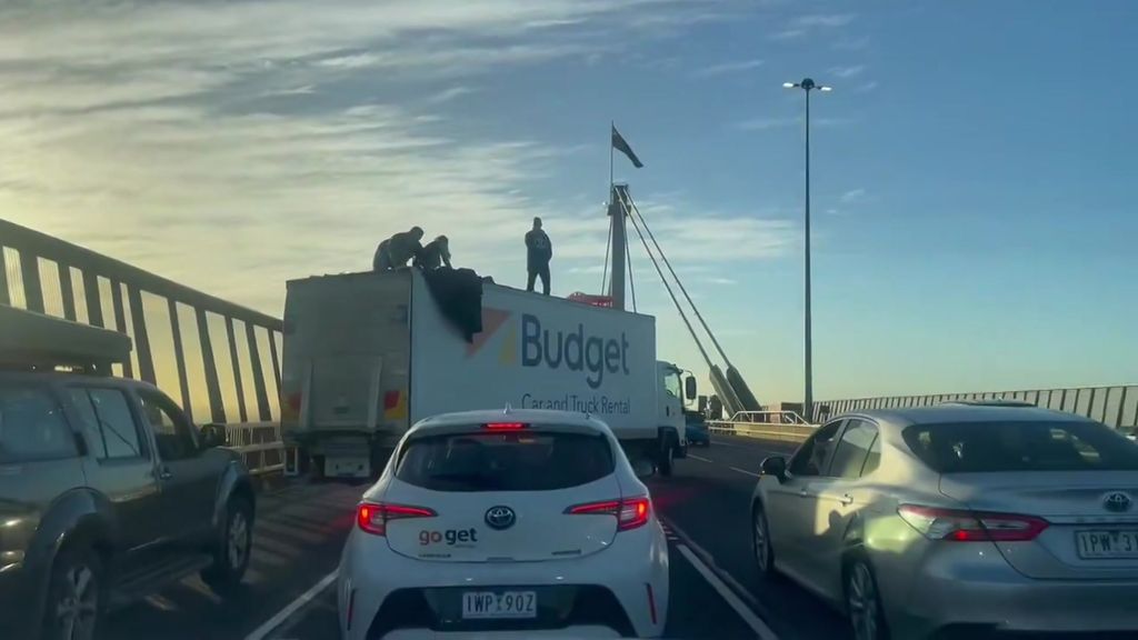 Climate protesters disrupt traffic on Melbourne's West Gate Bridge ...
