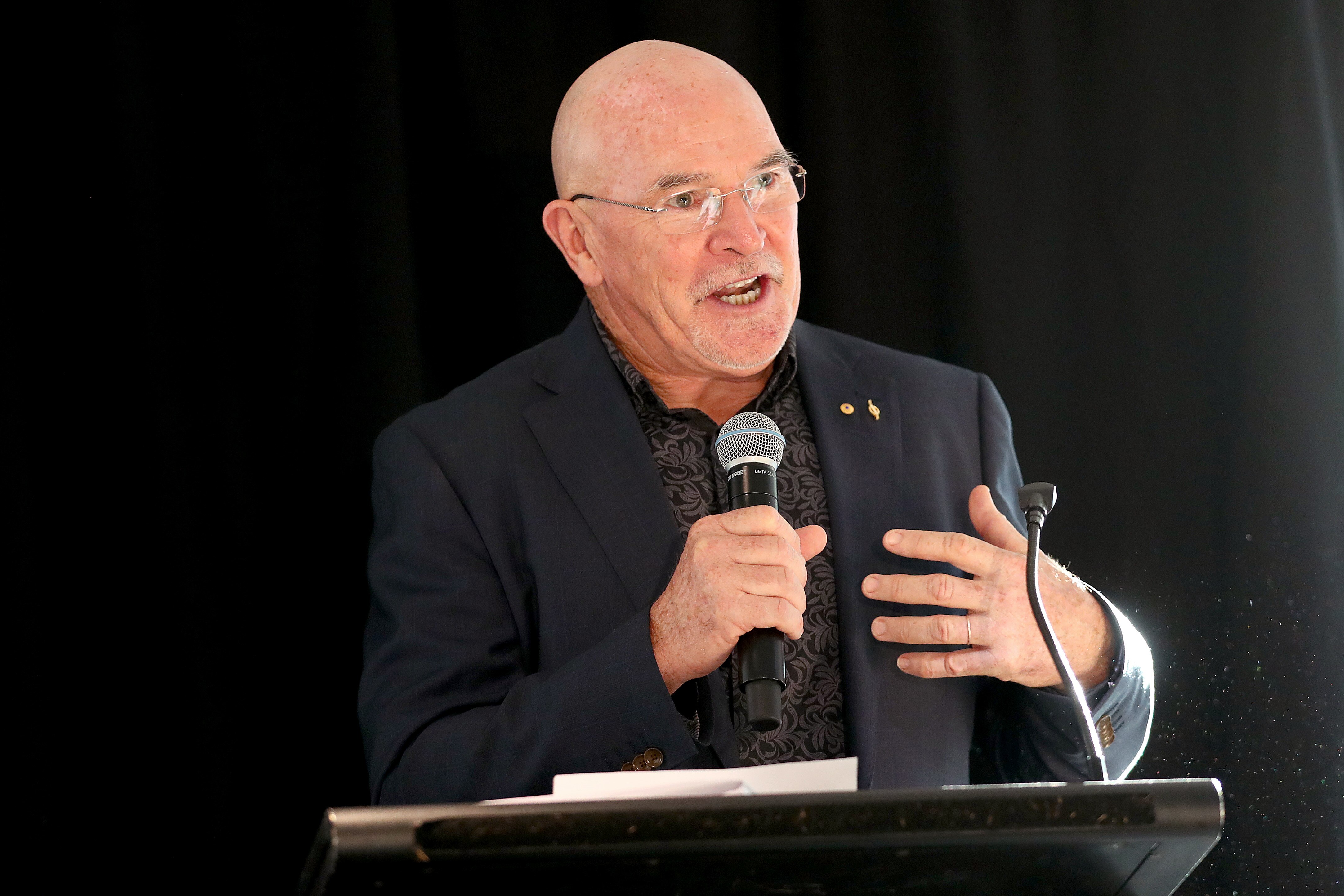 How Rob De Castella changed the face of the marathon and bounced back ...