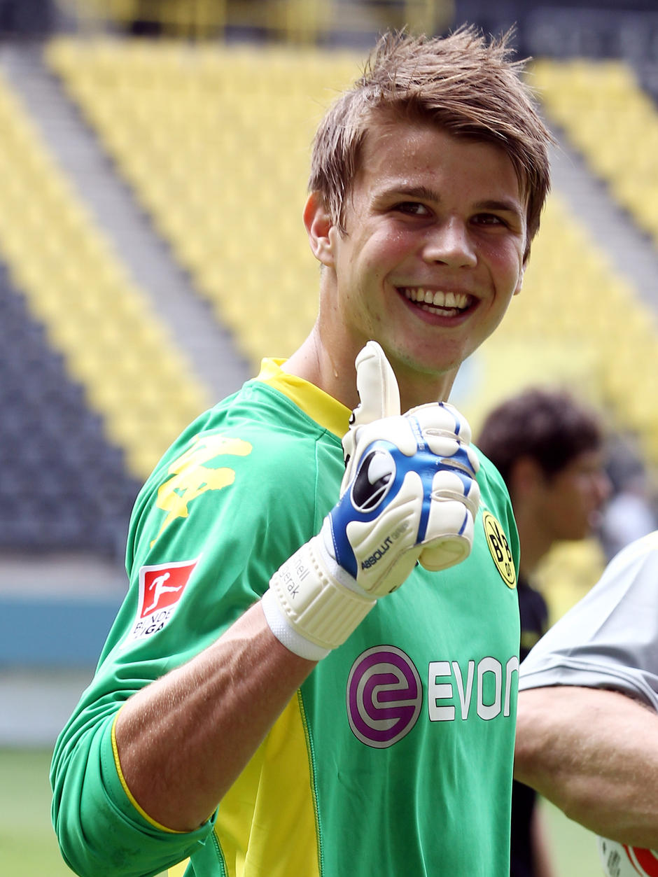 Aussie keeper Langerak tipped for debut - ABC News