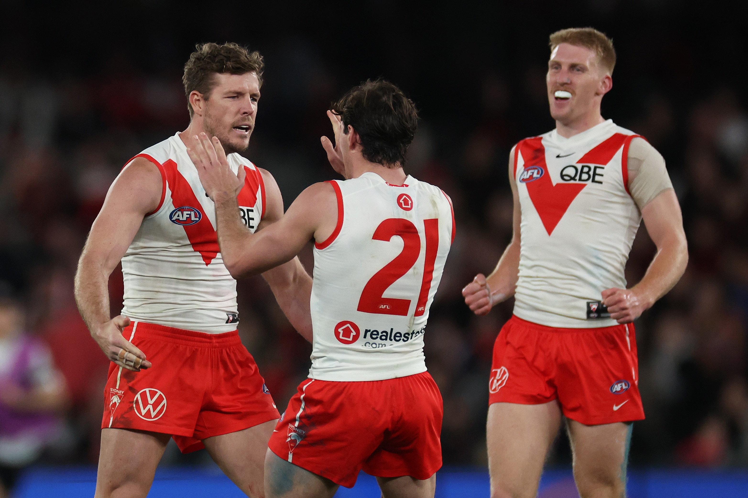Sydney Swans all but wrap up AFL minor premiership with 39-point win ...
