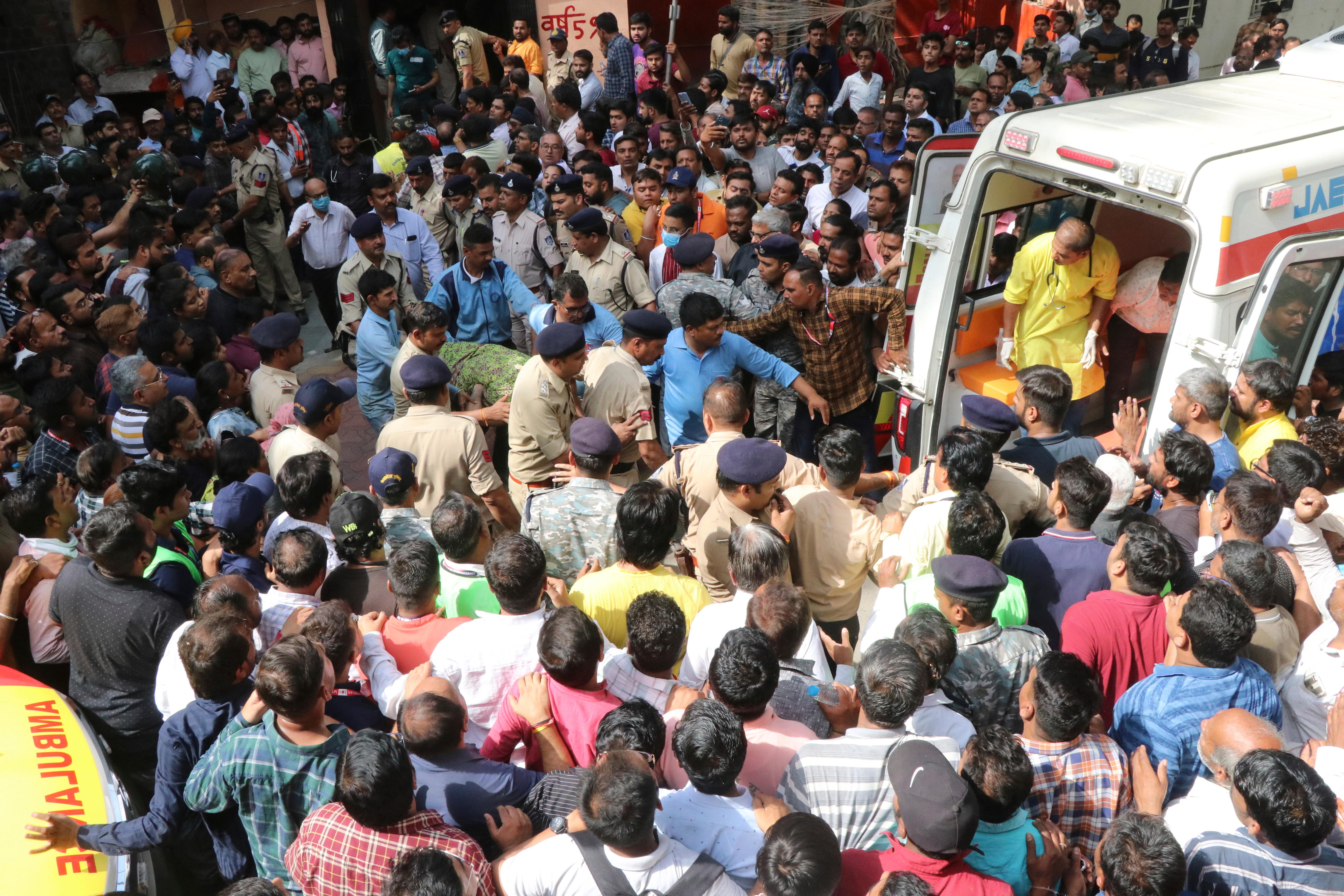 Indian well cover collapses under crowd of Hindus, leaving 35 dead ...