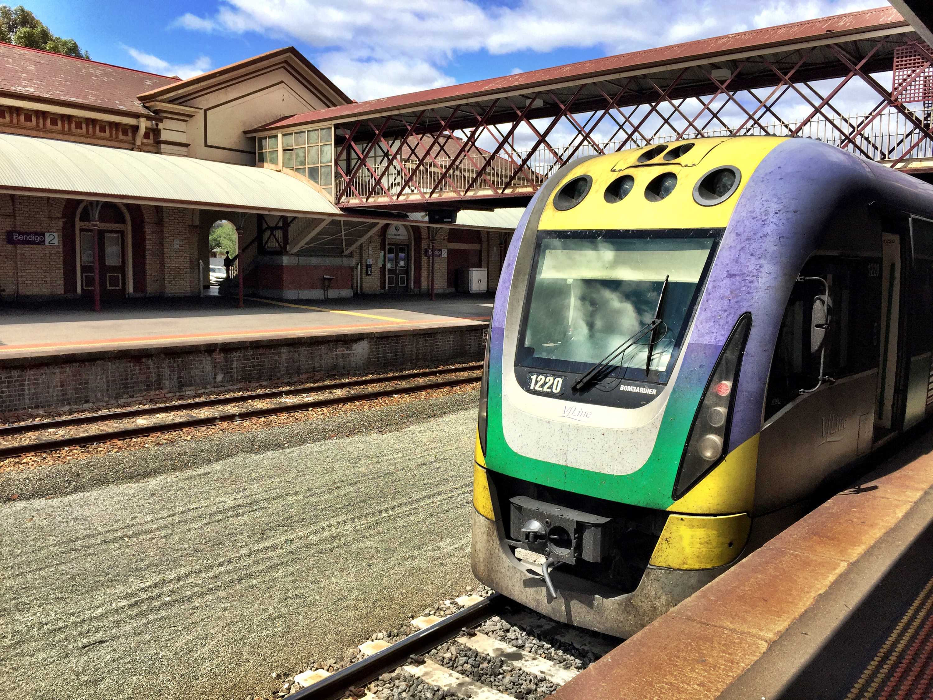 Bendigo Metro rail service ready to roll - ABC News