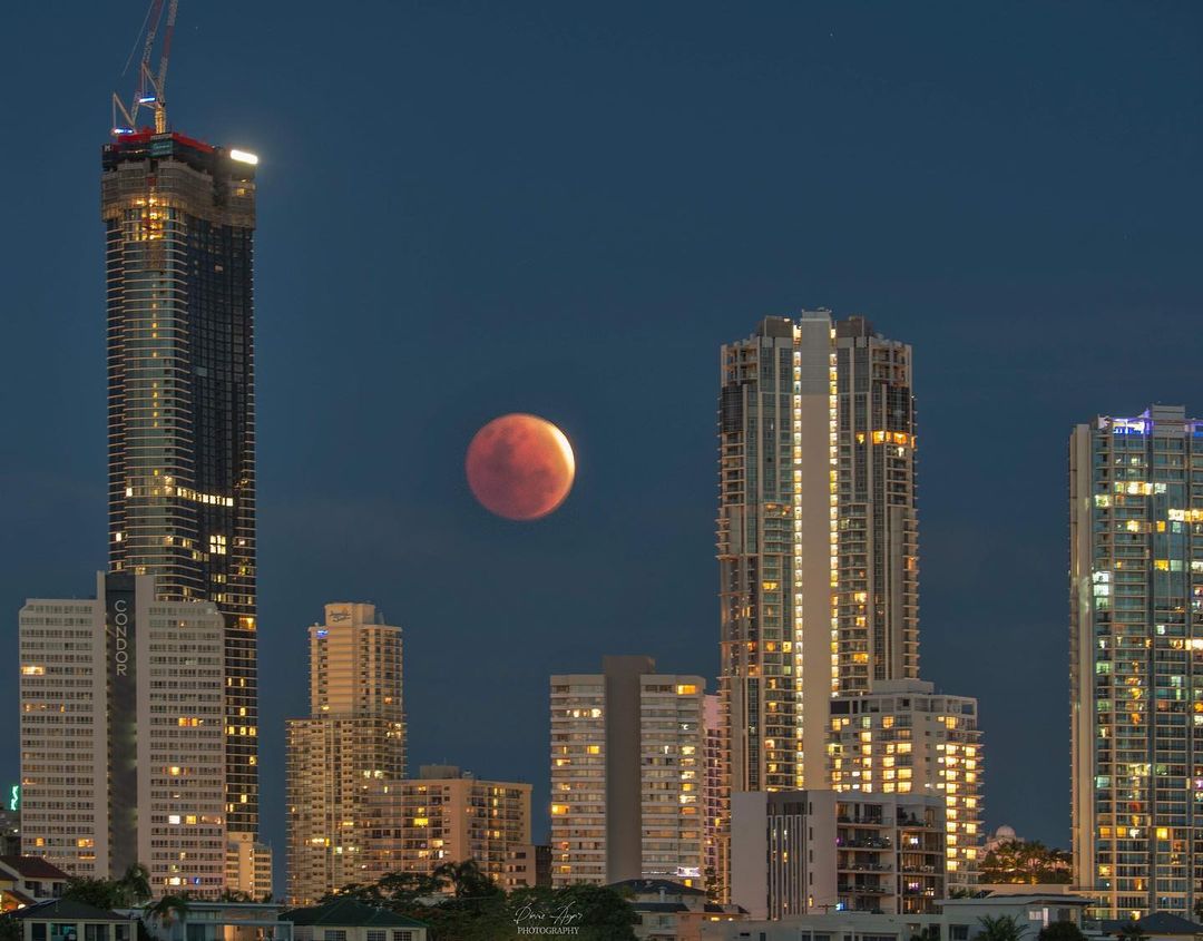 The longest partial lunar eclipse since 1440 dazzled night skies around ...