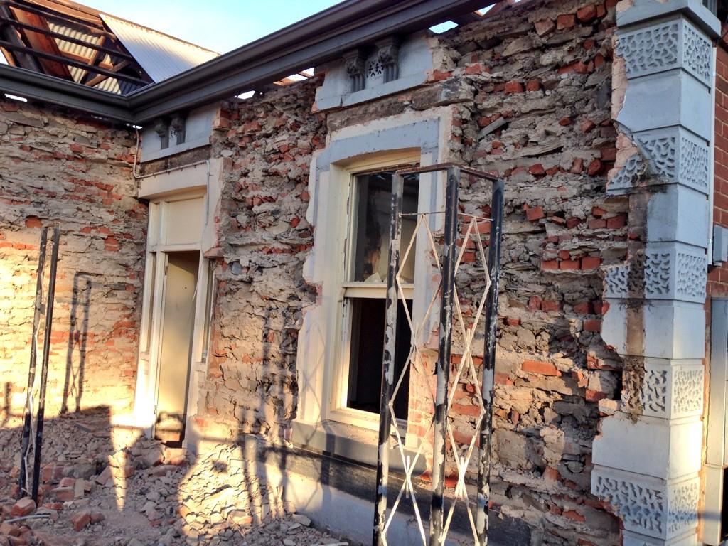 Looters frighten remaining residents near Adelaide South Road upgrade ...