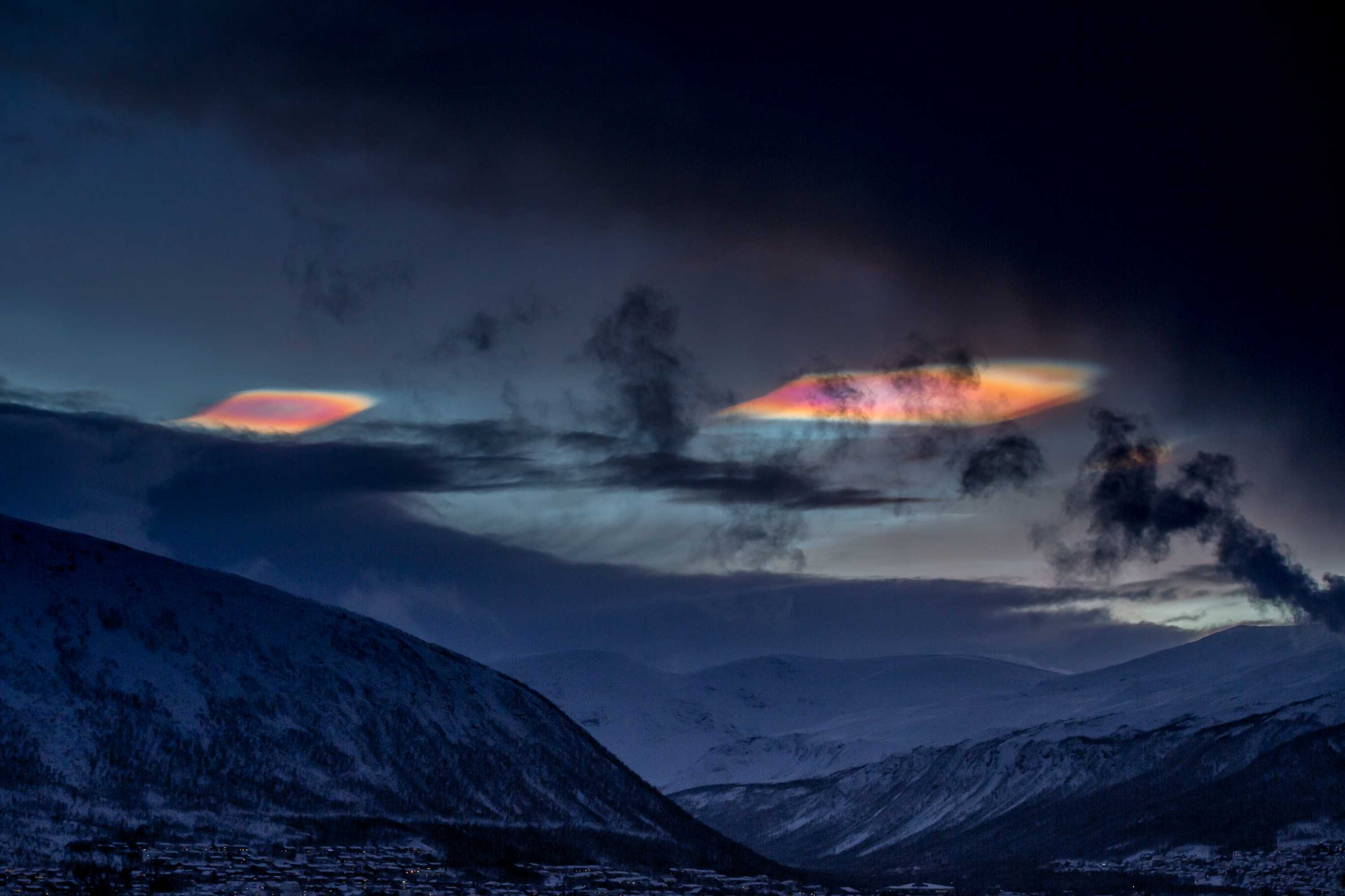 Spectacular polar stratospheric clouds lighting up Norway skies - ABC News