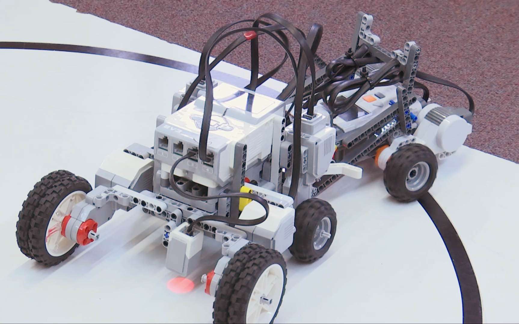 Sumobots Battle, students inspired - ABC News