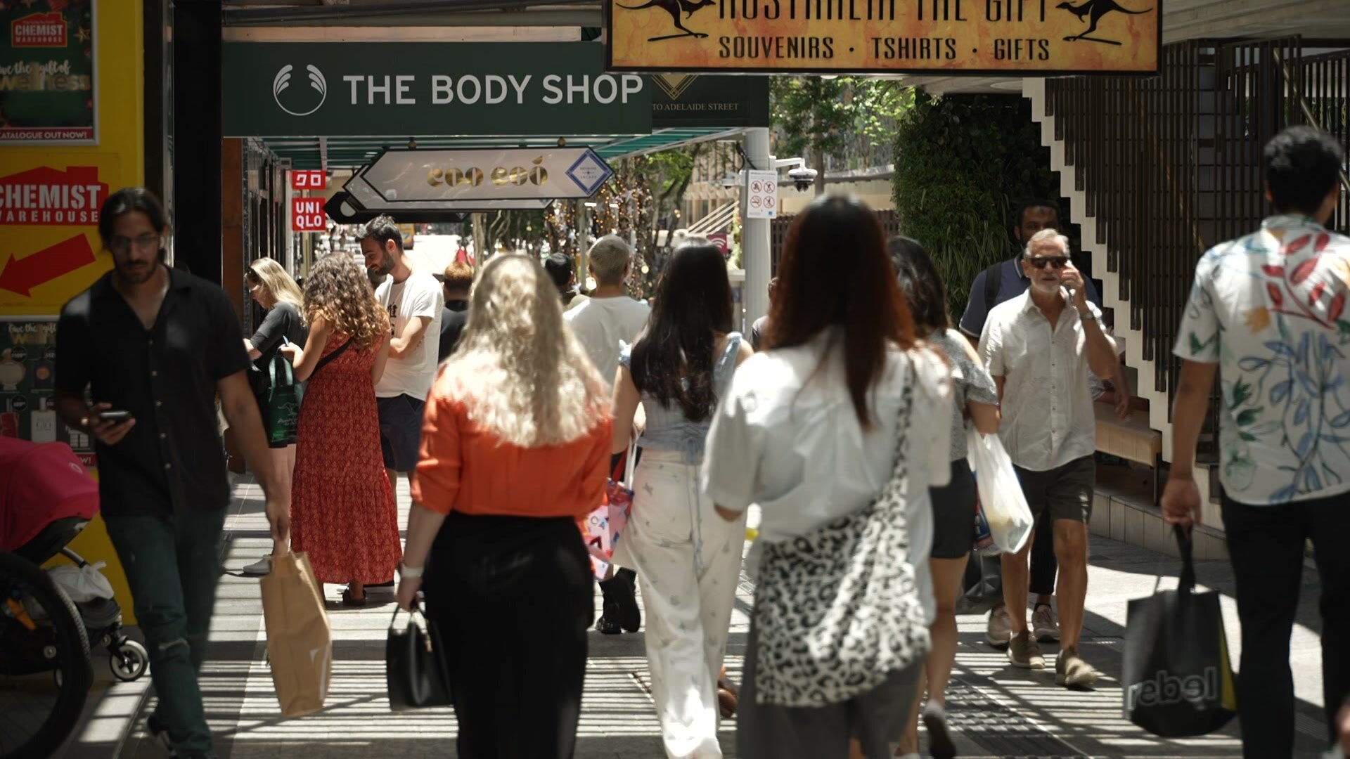 Shoppers expected to spend $1.3b on Boxing Day as crowds flock to malls ...