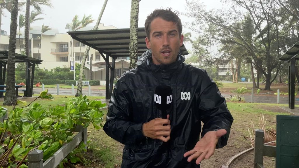 Cyclone Jasper approaches Port Douglas - ABC News