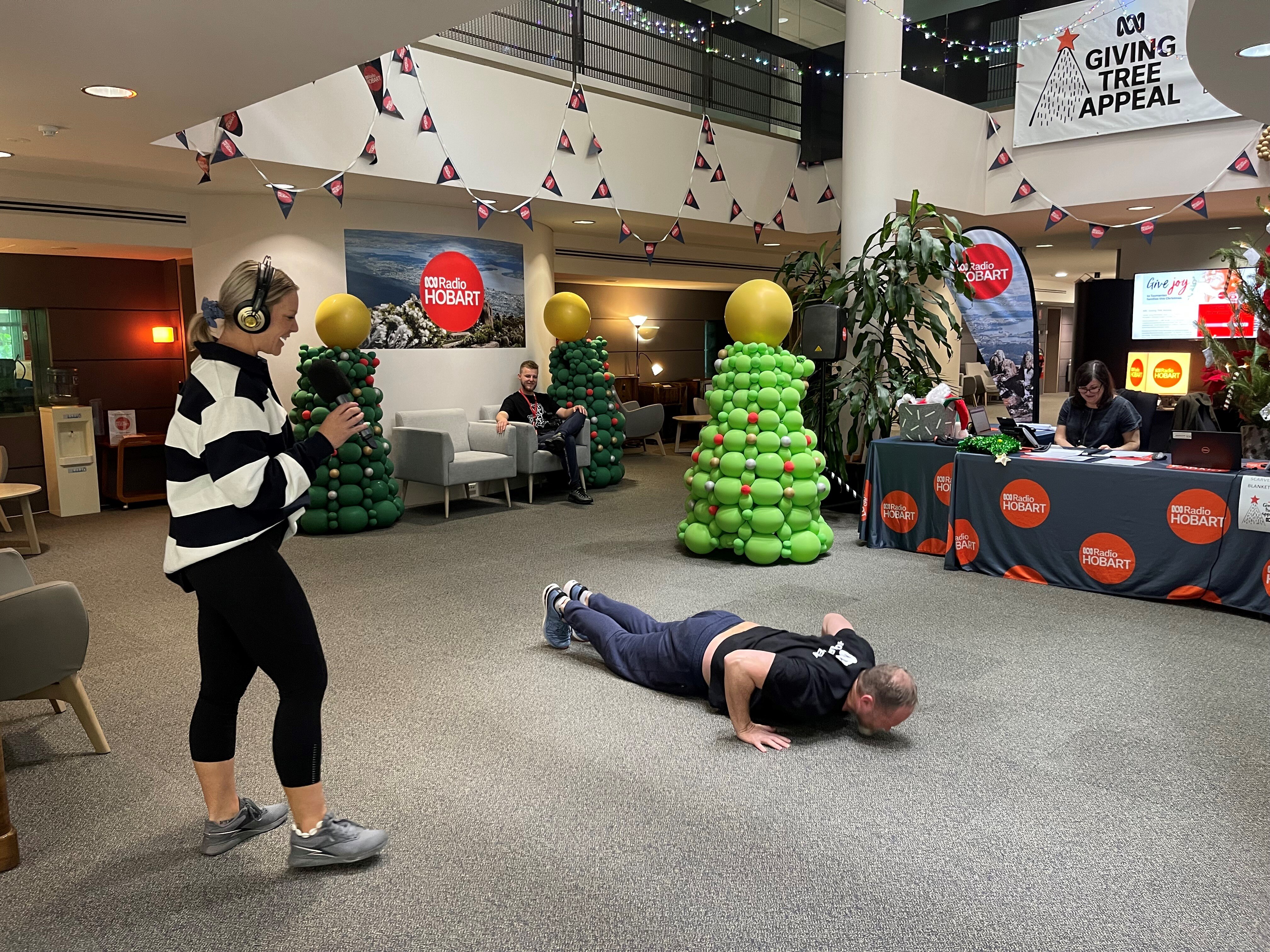 The Twelve Days of Christmas burpee challenge: How many did Leon do ...
