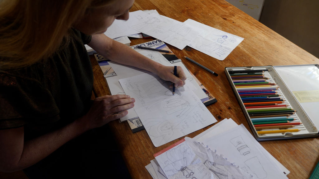 Nikki Hind: Australia's first legally blind fashion designer - ABC News