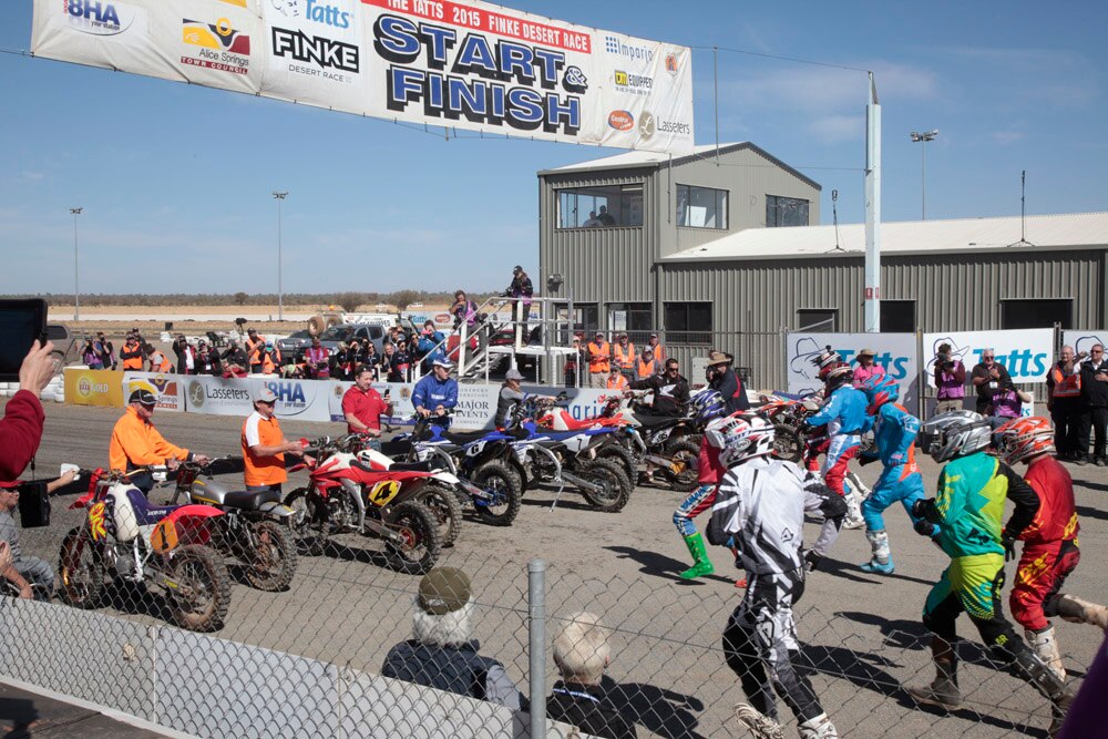 Finke Desert Race 2015: Racers compete to be 'the only car dust free ...