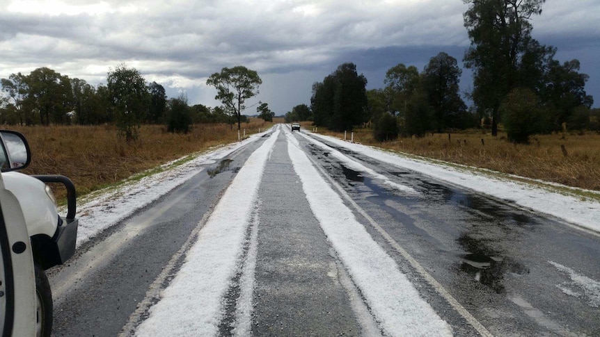 Hail storm 'just like snow' stuns locals in Central Queensland town of ... Hail storm 'just like snow' stuns locals in Central Queensland town of ...