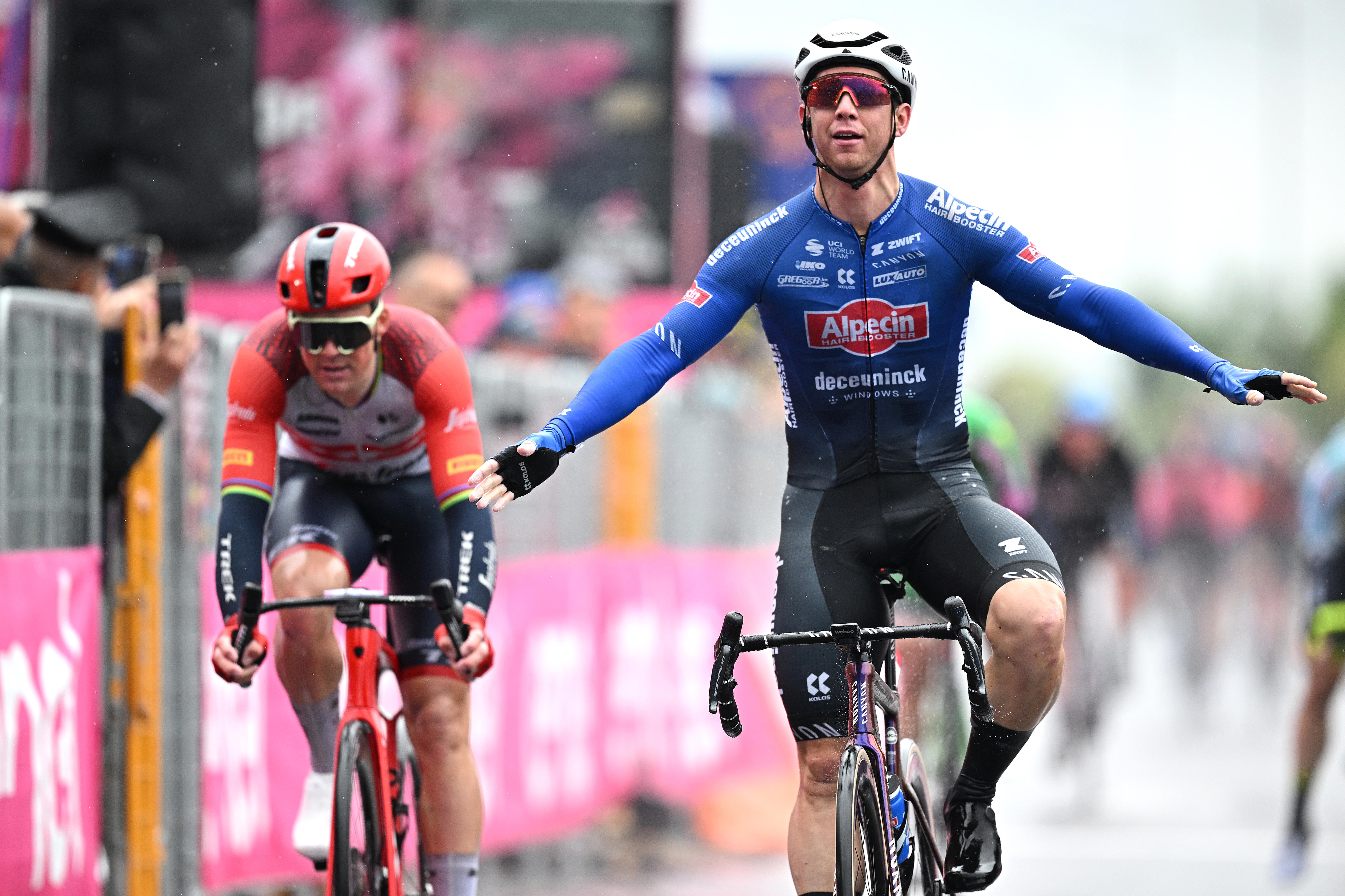 Kaden Groves wins crash-ridden Giro d'Italia stage 5, Remco Evenepoel ...