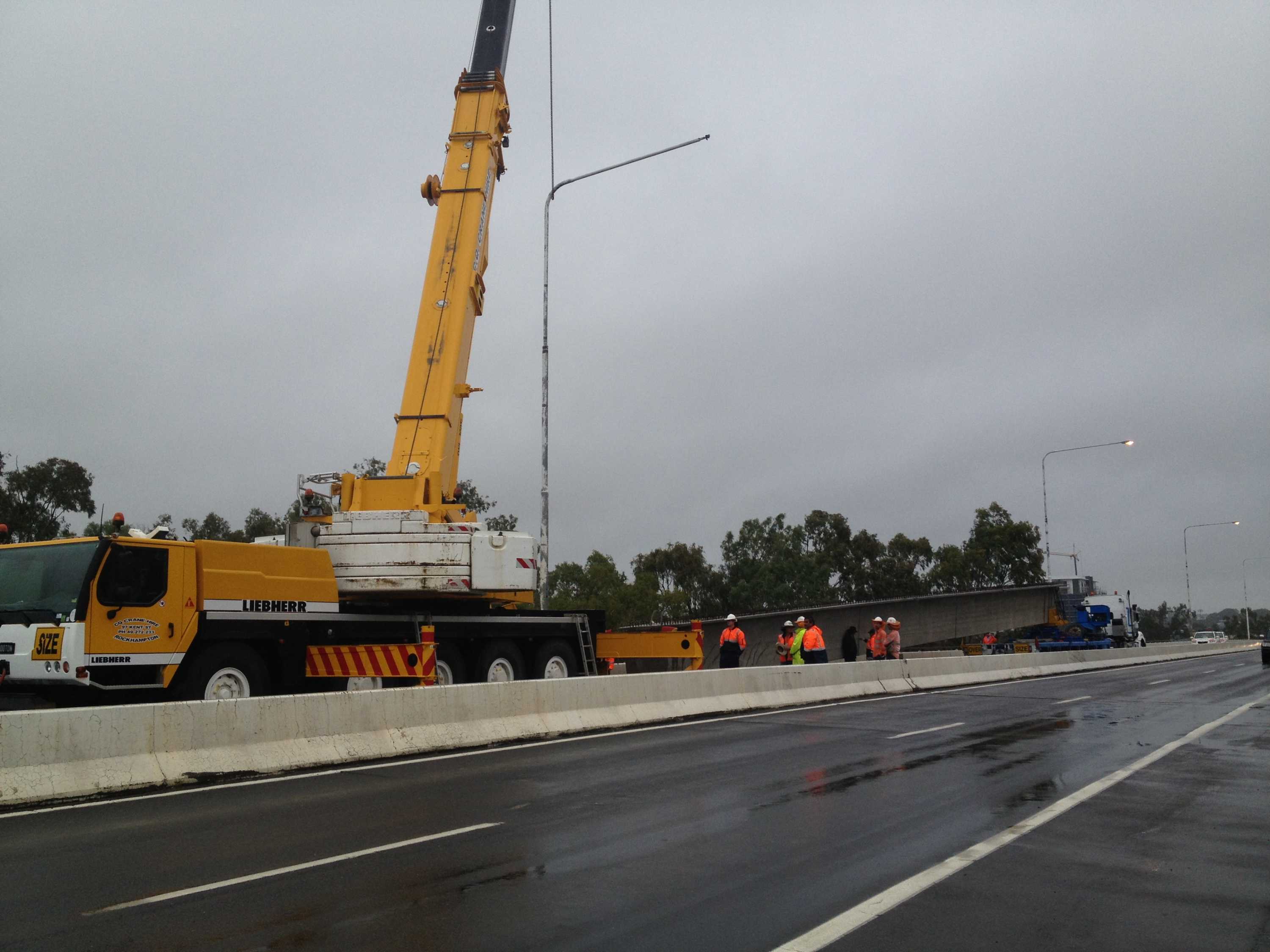 Semi-trailer jackknives on Rockhampton bridge - ABC News