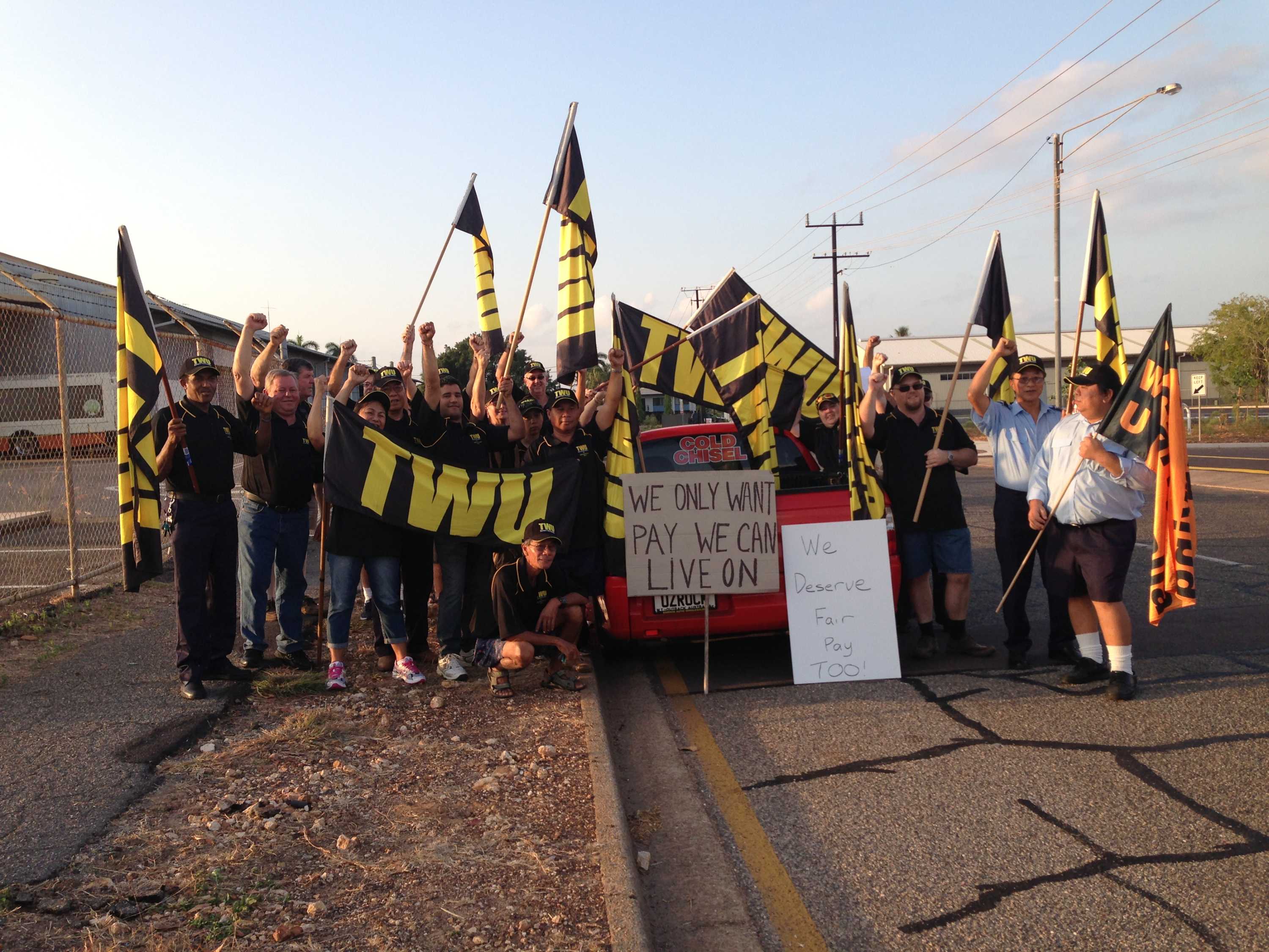 Bus drivers' strike action set to continue - ABC News