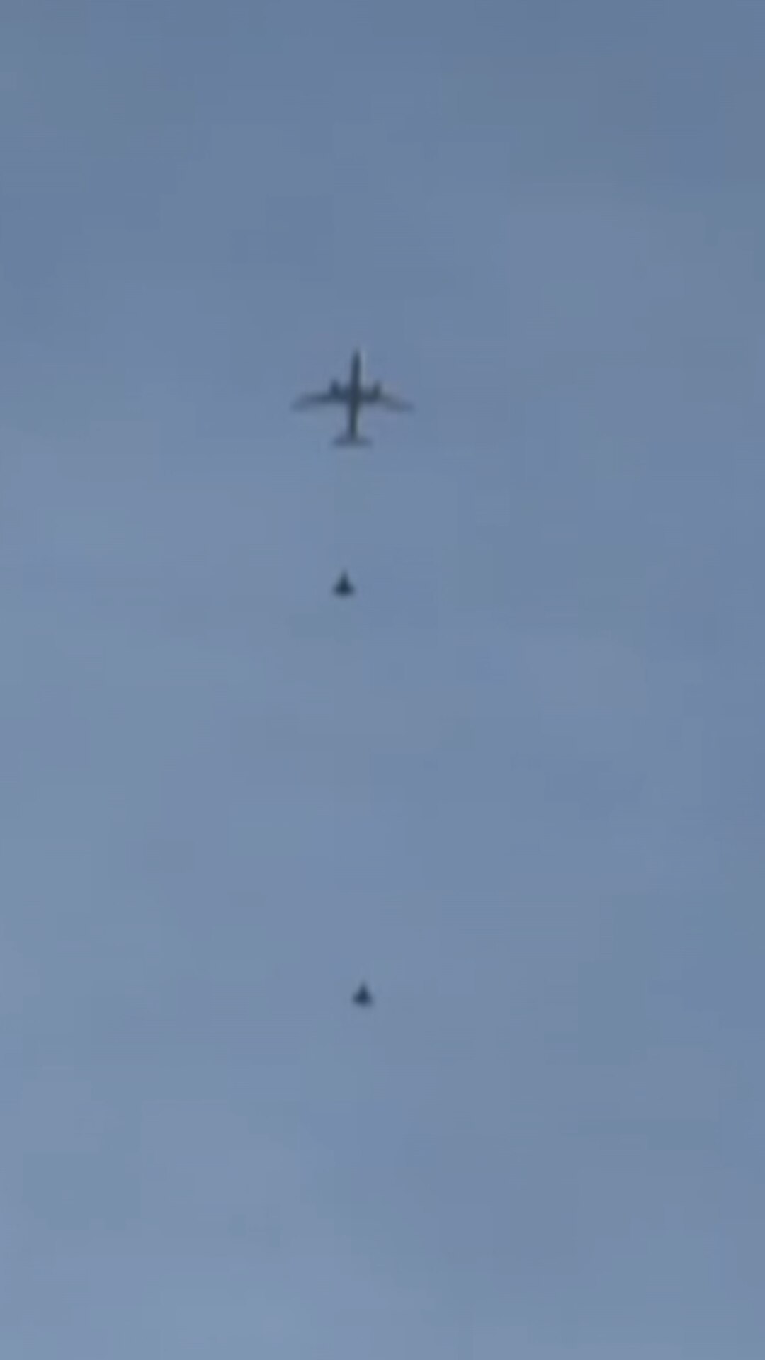 Fighter jets escort American Airlines plane after bomb threat - ABC News