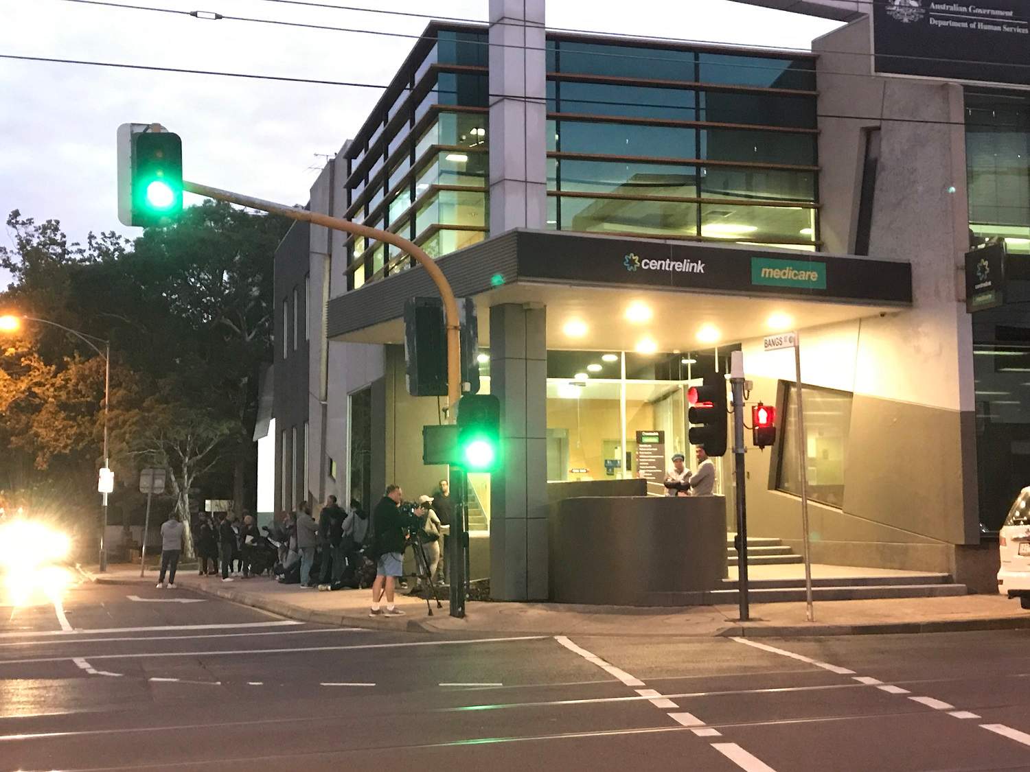 Coronavirus cases in Victoria rise to more than 400 as Minister warns ...