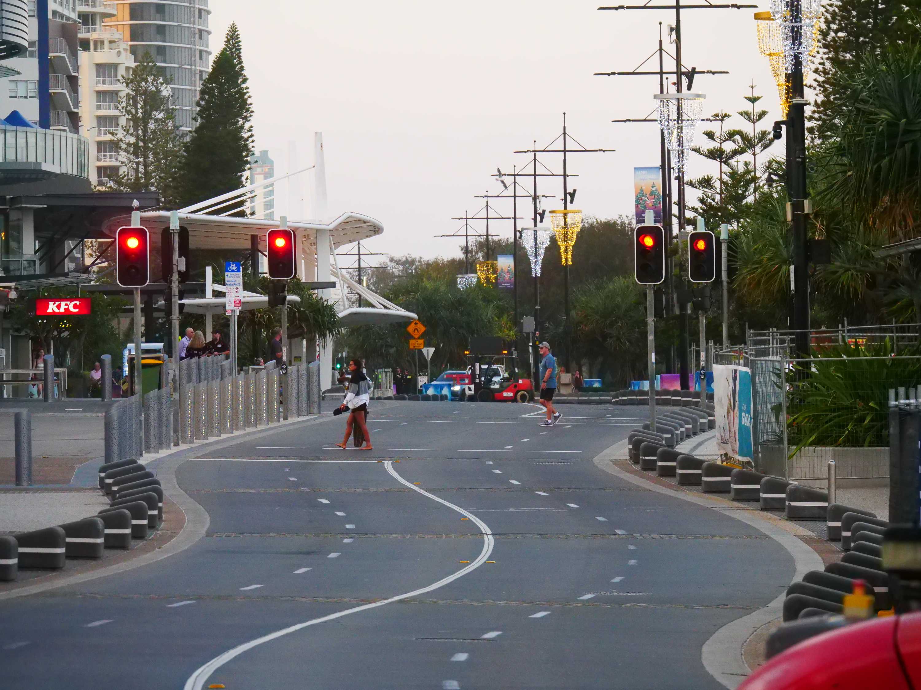 Gold Coast council trials closing part of Surfers Paradise esplanade to traffic - ABC News