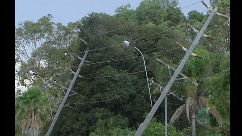 Teenager electrocuted by power lines - ABC News