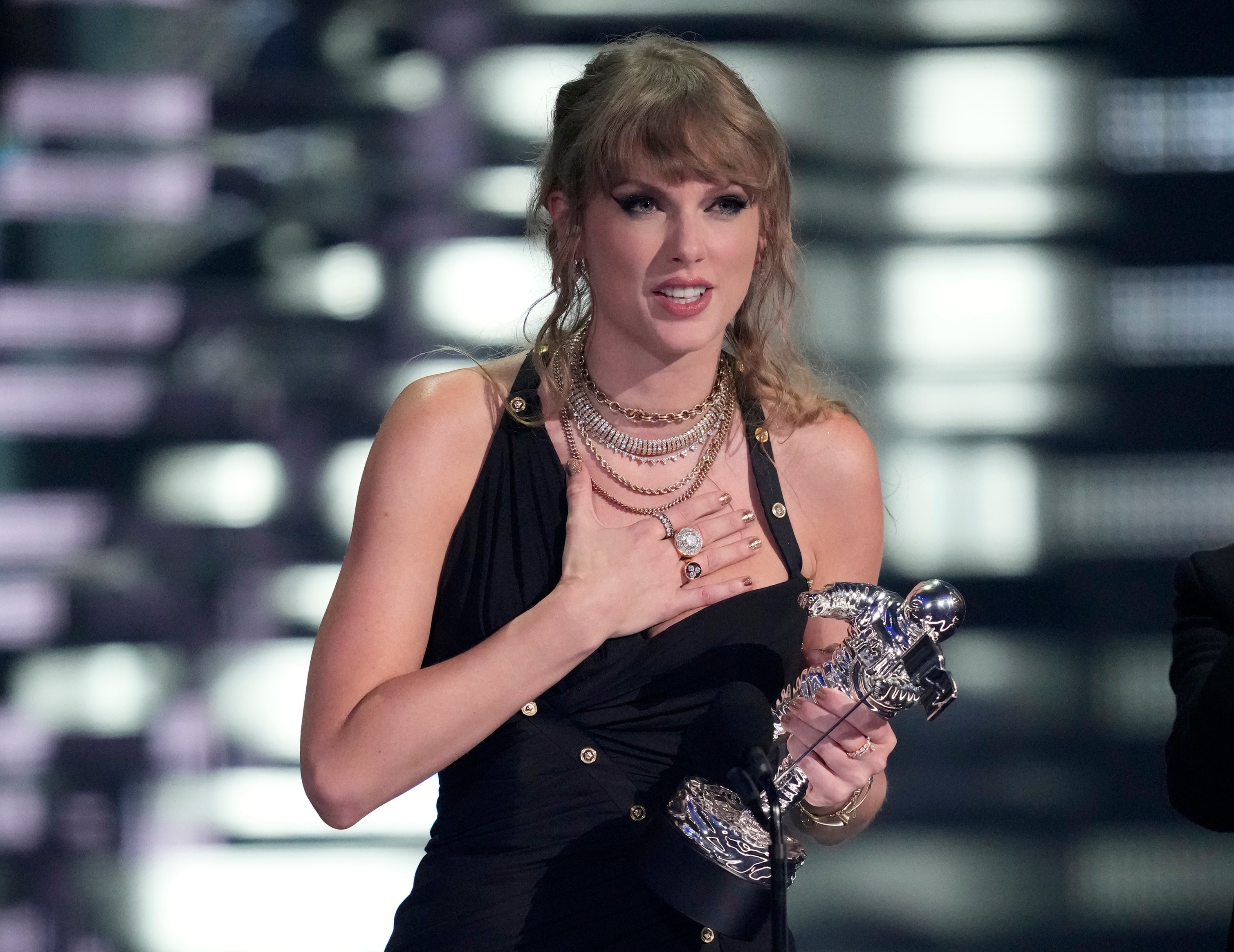 MTV VMAs: Winners, fashion and key moments as Taylor Swift racks up the ...