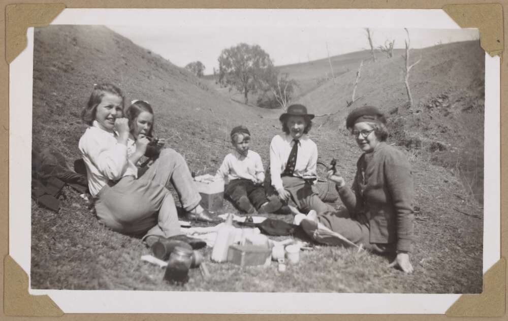 National Library of Australia traces the social history of picnics: Dr ...