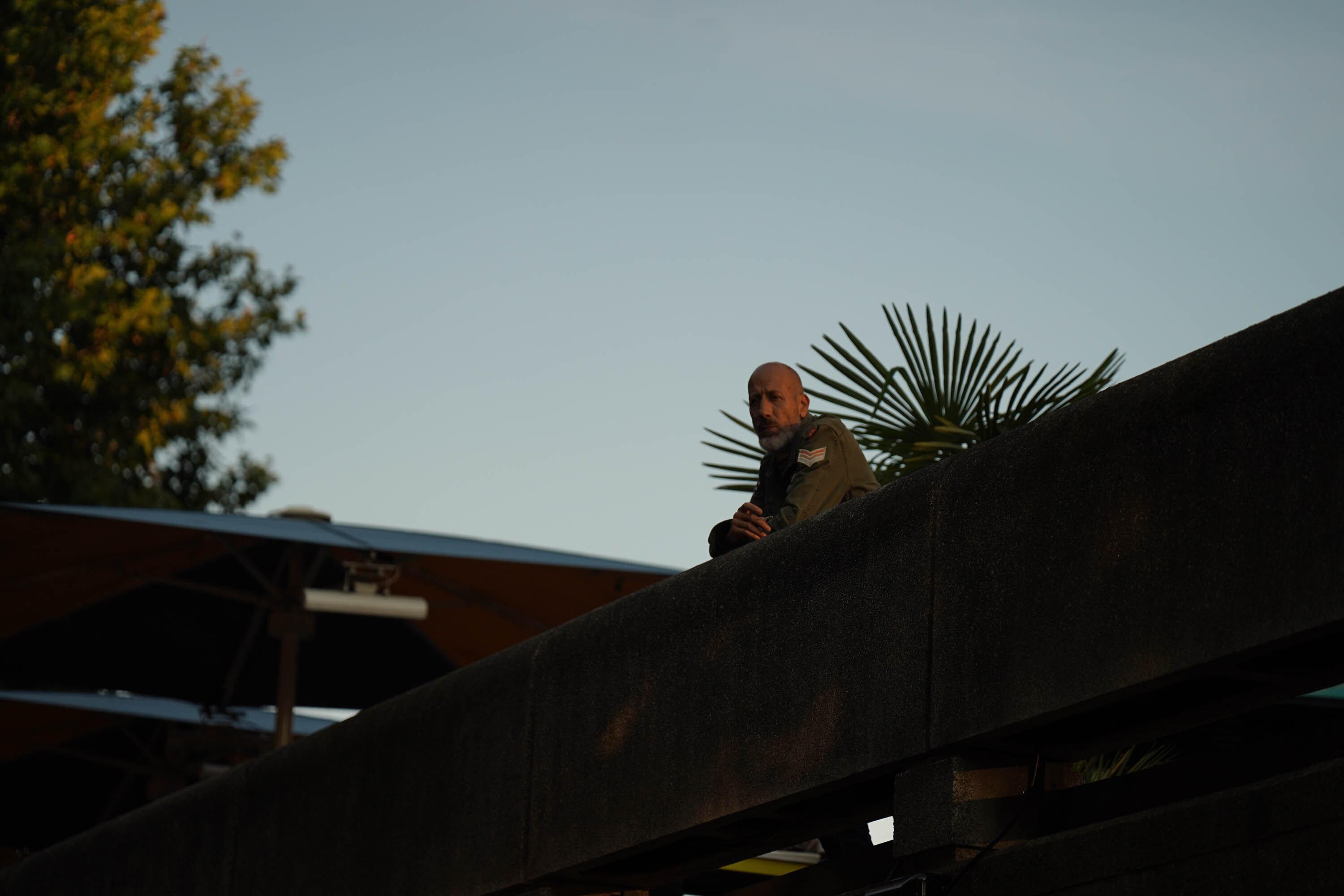 Queue snakes through London as people wait to see Queen Elizabeth lying ...
