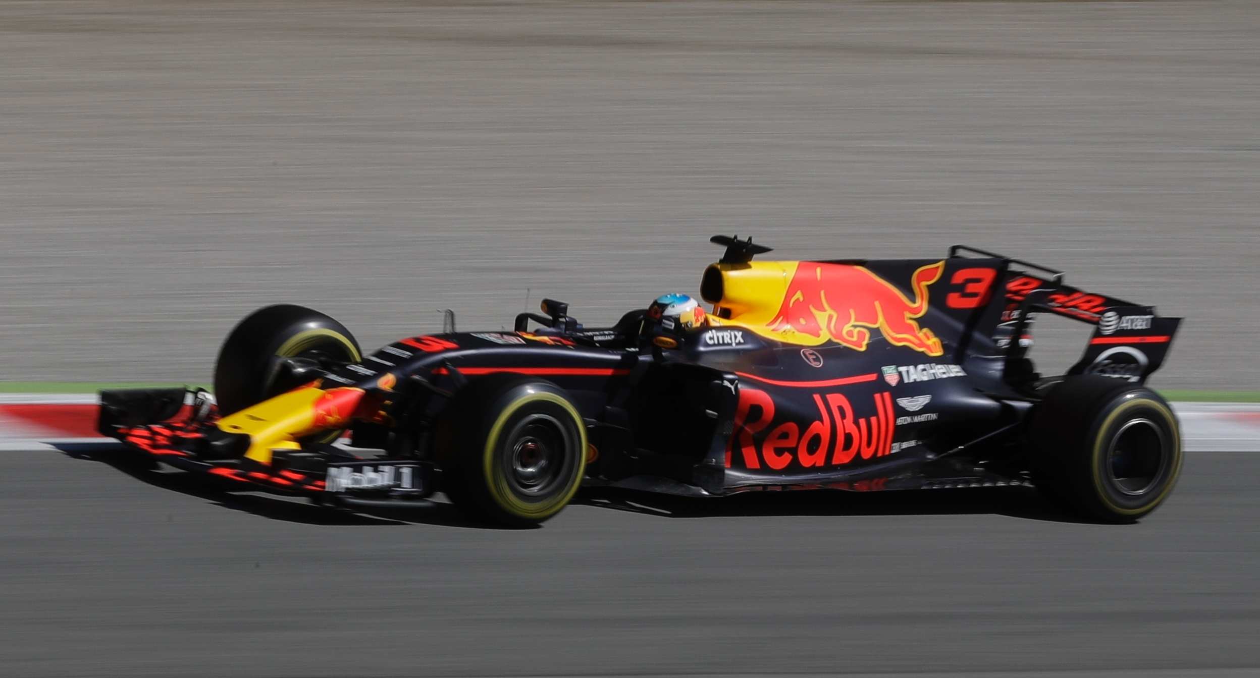 Daniel Ricciardo powers past Italian Grand Prix field, going from 16th ...