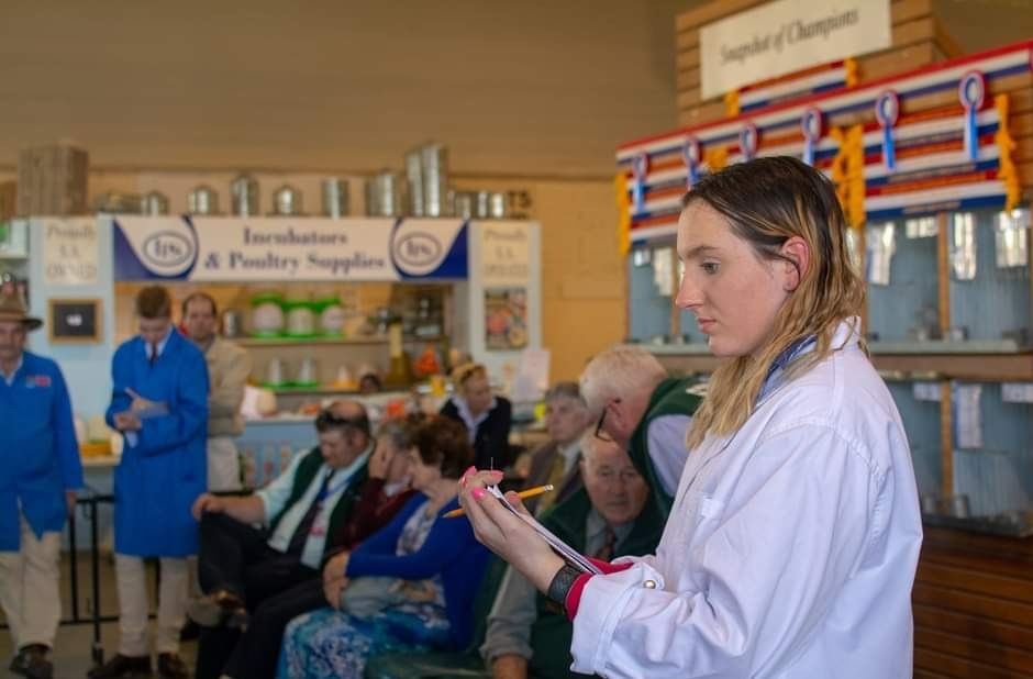 Cowirra's plucky poultry judge shows off her skills at Sydney Royal ...